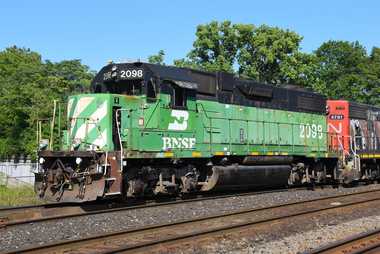 Railpictures.ca - Rob Smith Photo: It’s hard to believe that BNSF 2098 has been assigned to ...