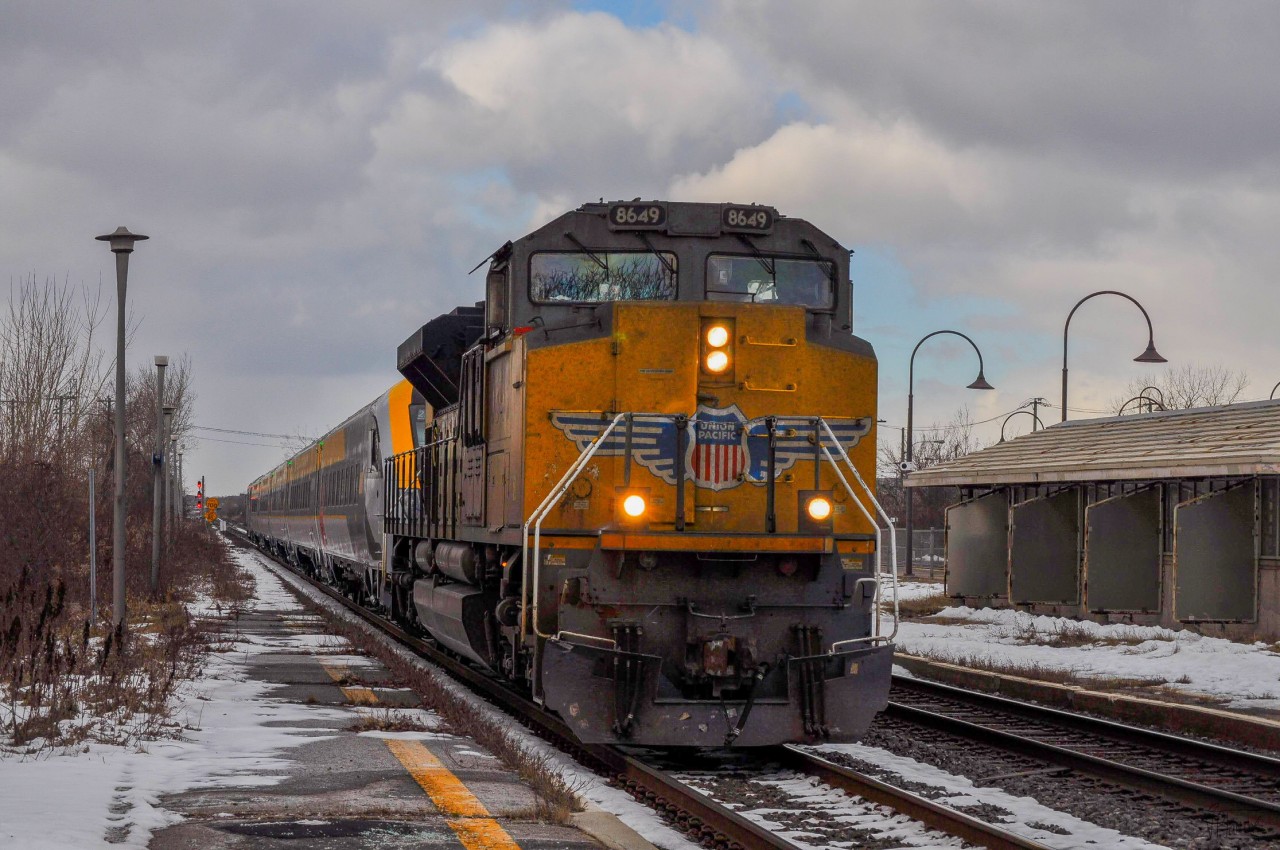 Railpictures.ca - Victor Planché Photo: On December 13, 2023, Union Pacific EMD SD70ACe 8649 ...