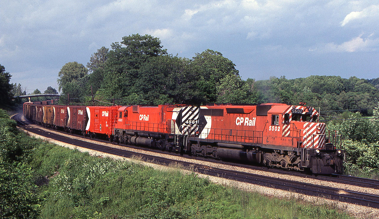 Railpictures.ca - Robert Farkas Photo: CP 5502 is approaching Bayview Junction, Ontario on June ...