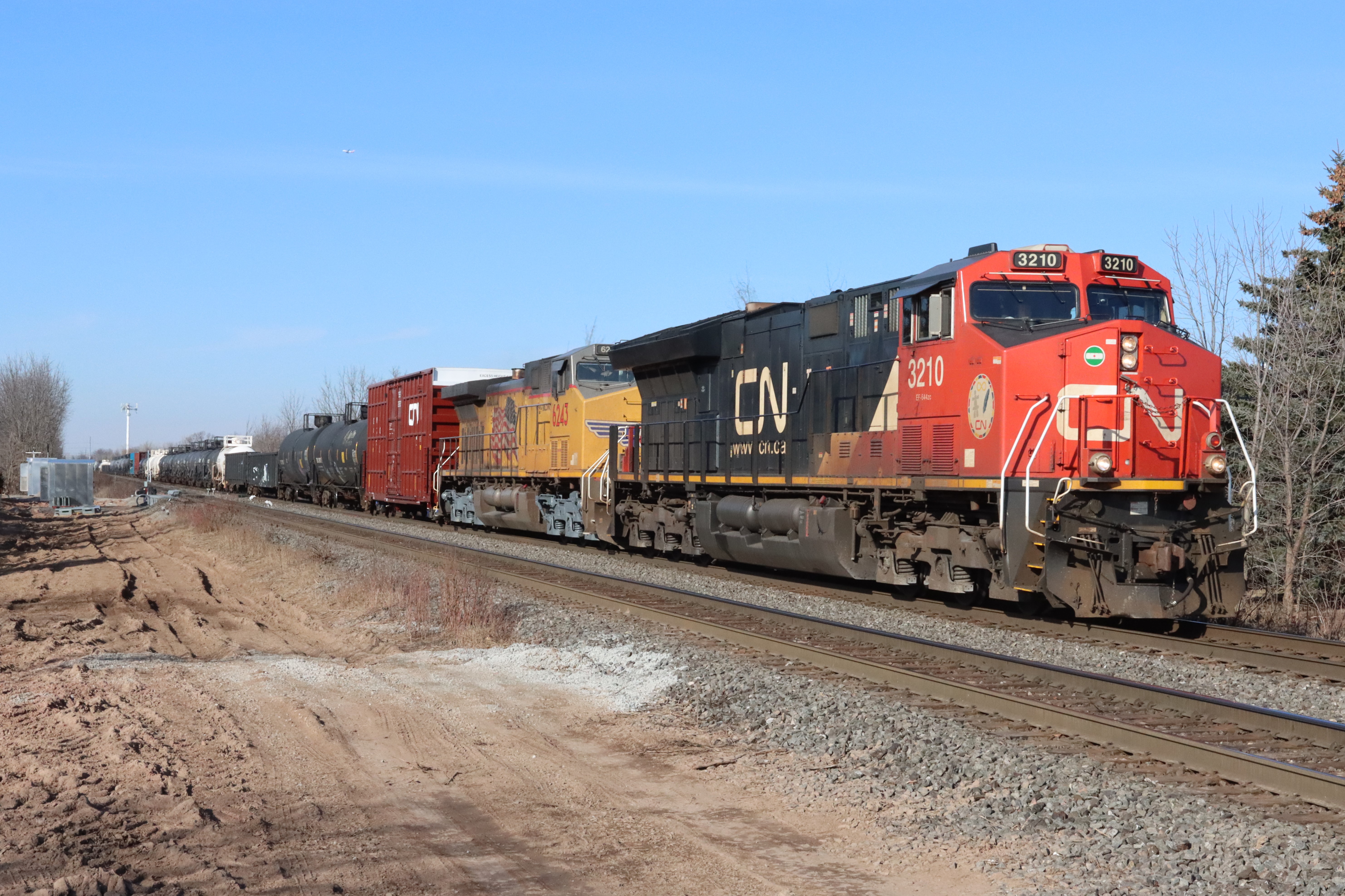 Railpictures.ca - Terry O'Shell Photo: CN 3210 leads M397 with UP 6243 trailing operating on the ...