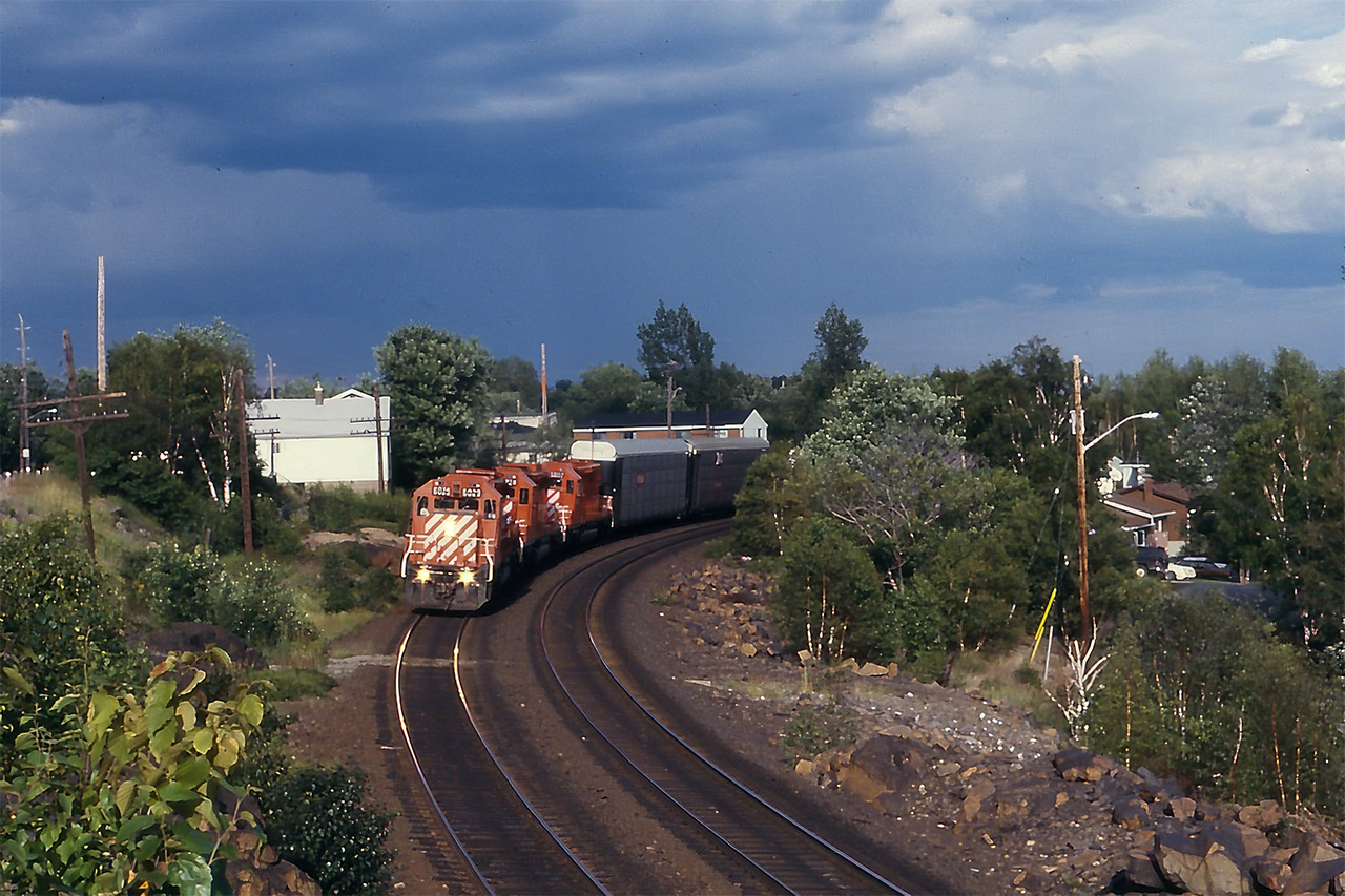 Railpictures.ca - David Brook Photo: A late afternoon westbound runs through the curves north of ...