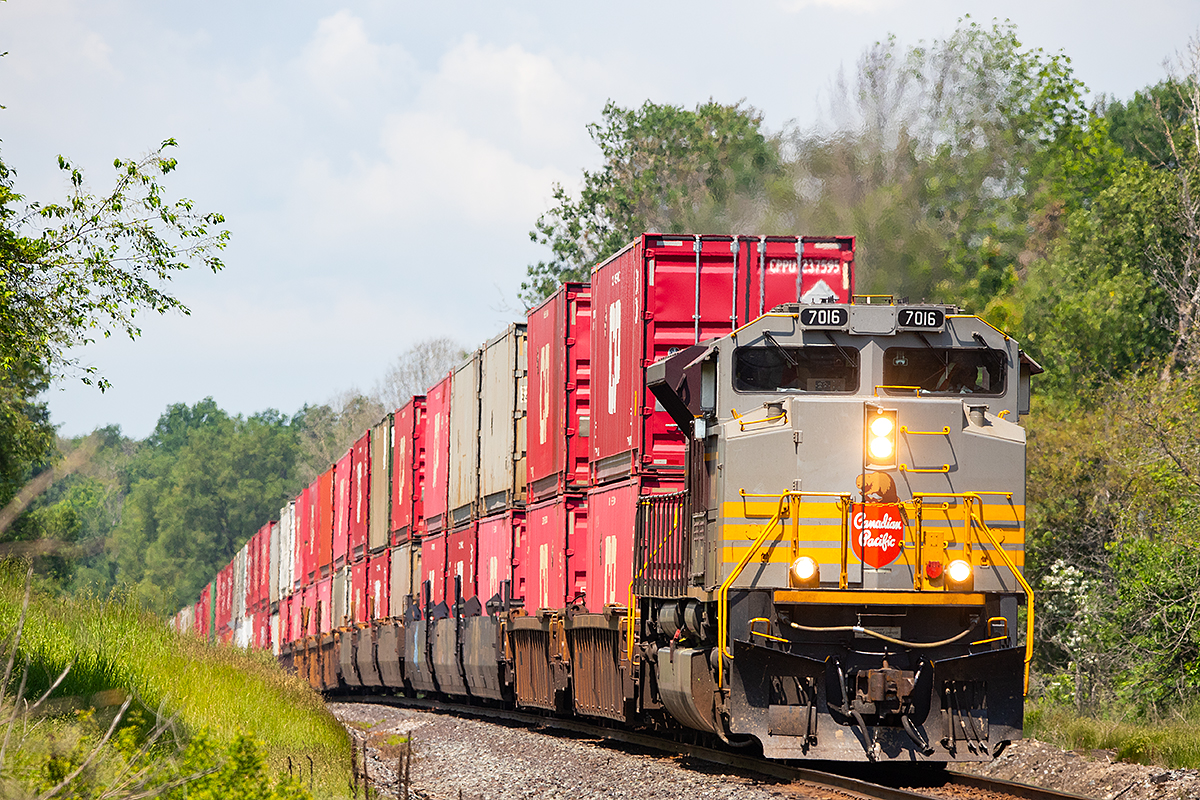 Railpictures.ca - Trackside Trenton Photo: It was a pleasant surprise to see CP 7016 round the ...