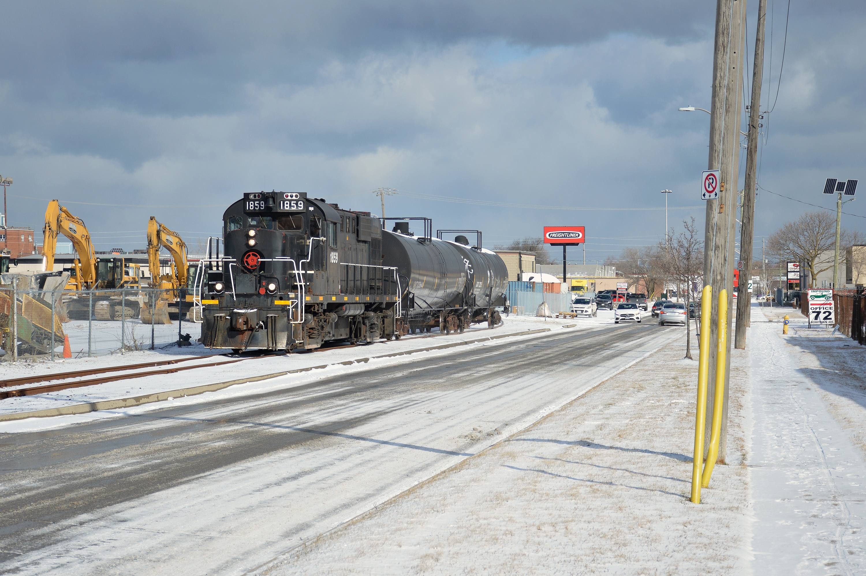 Railpictures.ca - Matthew Tozier Photo: TRRY RS-18u #1859 pulls 2 tank cars from Kemira ...
