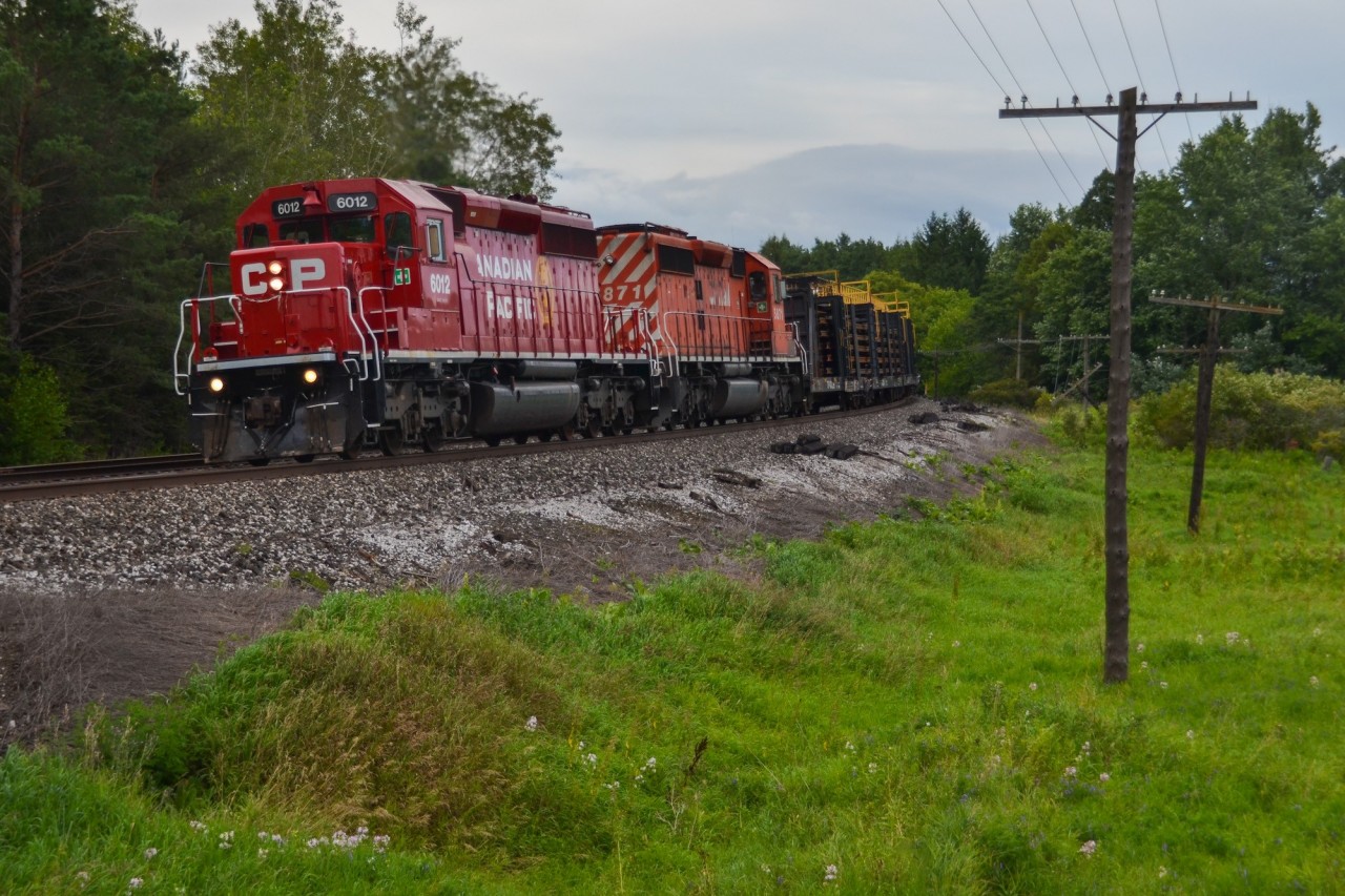 Railpictures.ca - Owen Watson Photo: Freshly repainted CP 6012 and sister 5871 lug a heavy ...