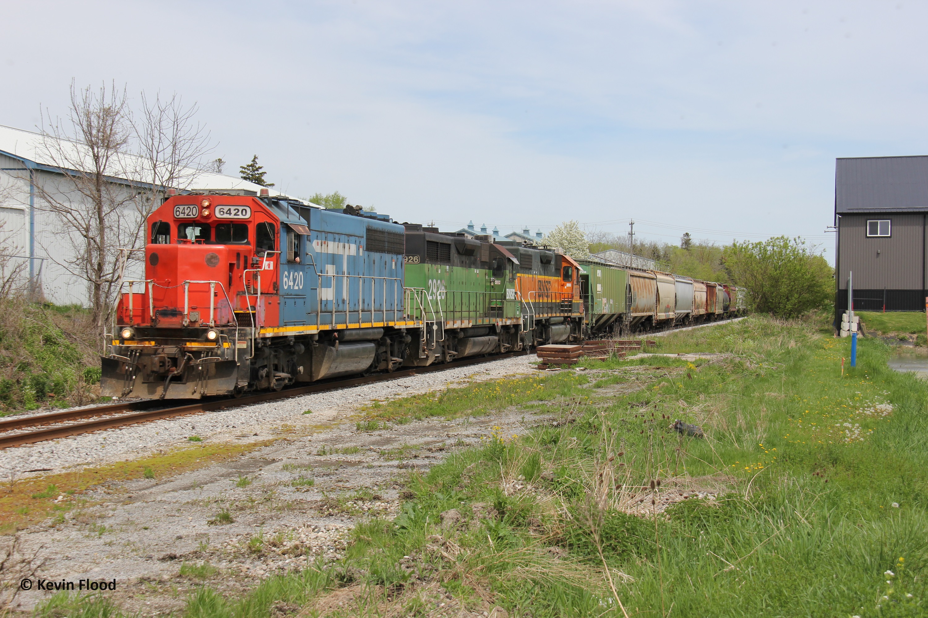 Railpictures.ca - Kevin Flood Photo: CN L568 continues west after completing its work at New ...