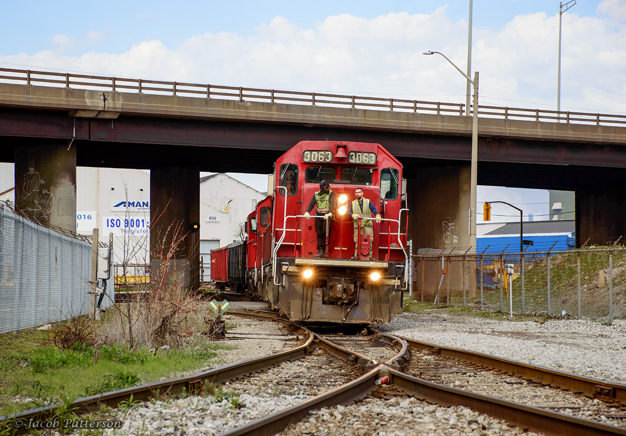 Railpictures.ca - Jacob Patterson Photo: CP H42 crawls up to Irondale diamond with two gons ...