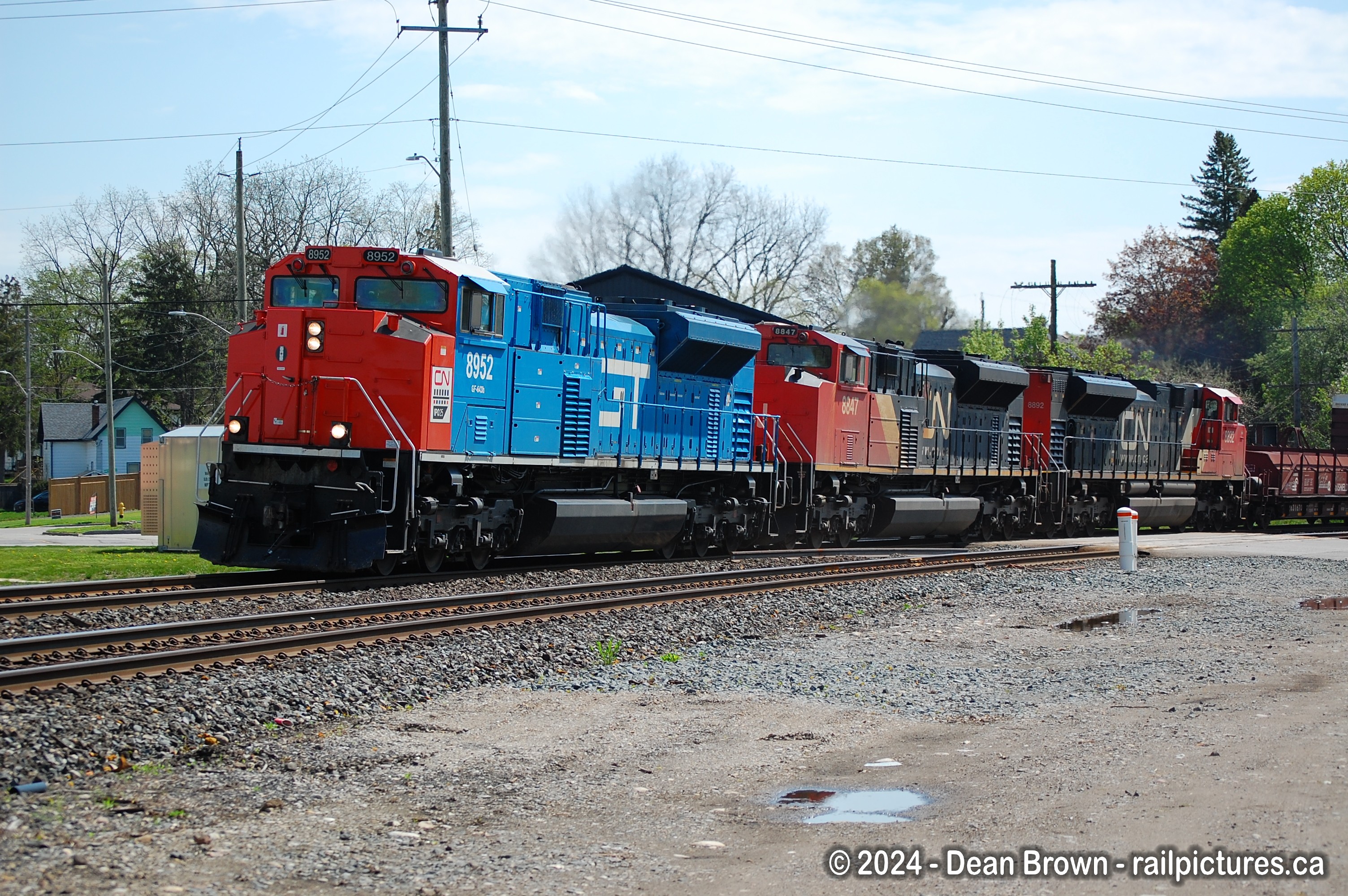 Railpictures.ca - Dean Brown Photo: Captured: CN 425 with CN/GTW SD70M-2 8952, CN SD70M-2 8847 ...