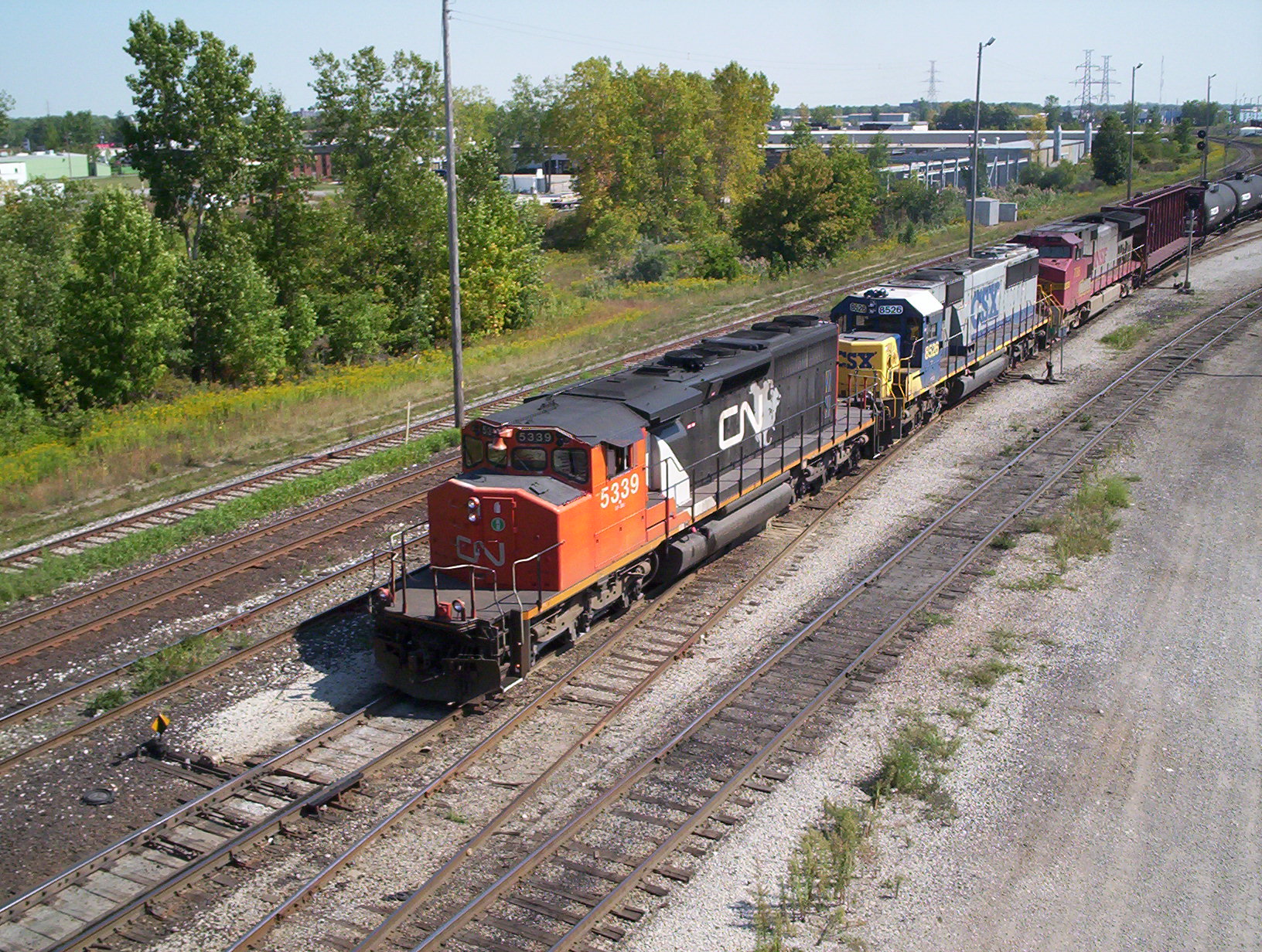 Railpictures.ca - Shaun Hinz Photo: CN SD40-2W 5339 leads CSX 8526 and BNSF 786 through the yard ...