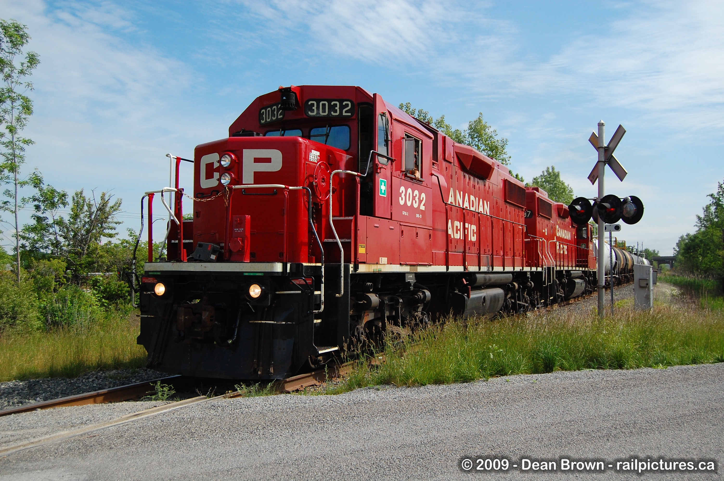 Railpictures.ca - Dean Brown Photo: Job 1 with CP 3032 heads northbound from Montrose back to ...
