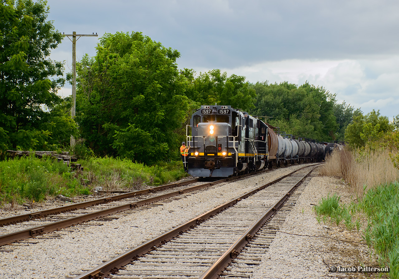 Railpictures.ca - Jacob Patterson Photo: GIO’s Tillsonburg job comes to a stop on the west side ...