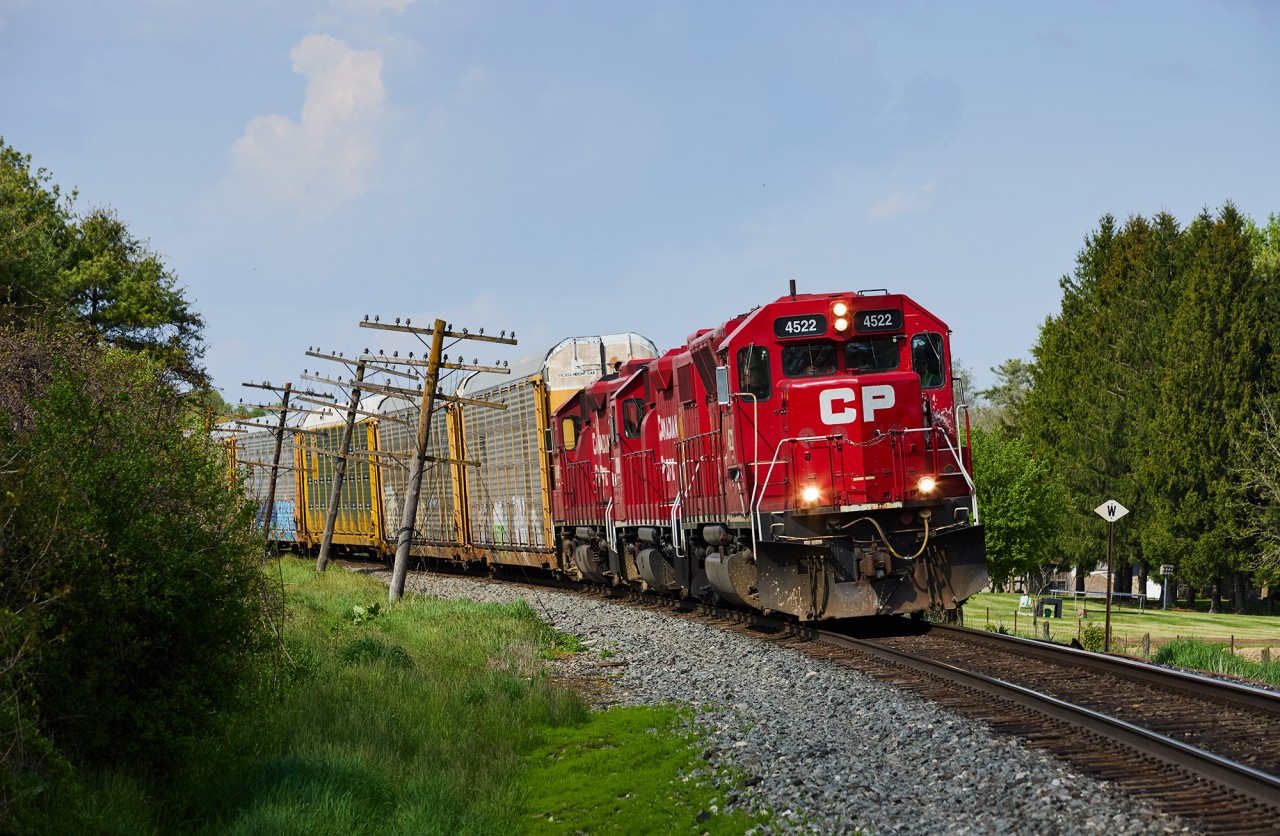 Railpictures.ca - Cameron Applegath Photo: CP h72? whips around the bend at Ayr, Ontario behind ...