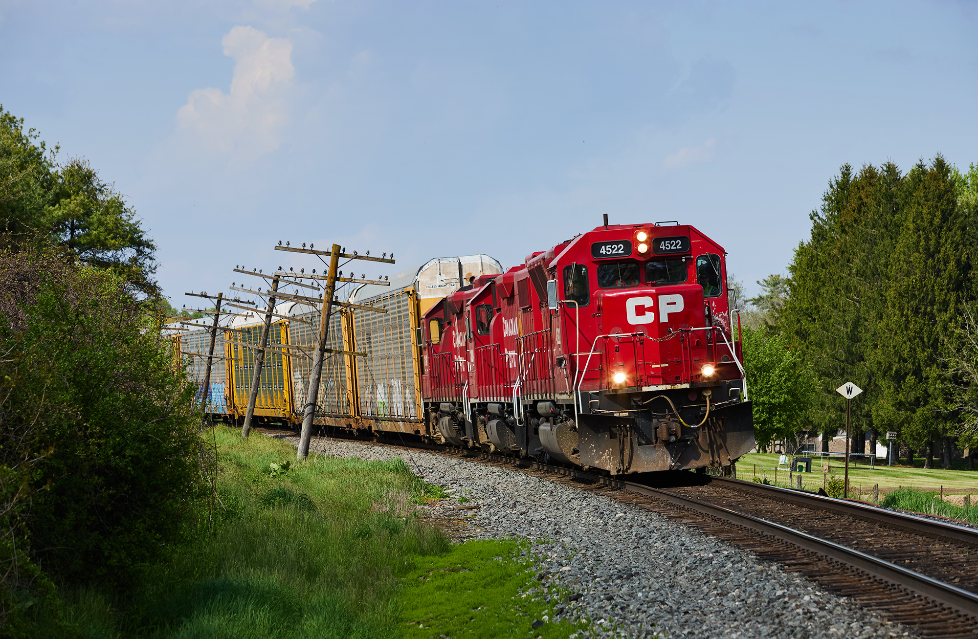 Railpictures.ca - Cameron Applegath Photo: CP h72? whips around the bend at Ayr, Ontario behind ...