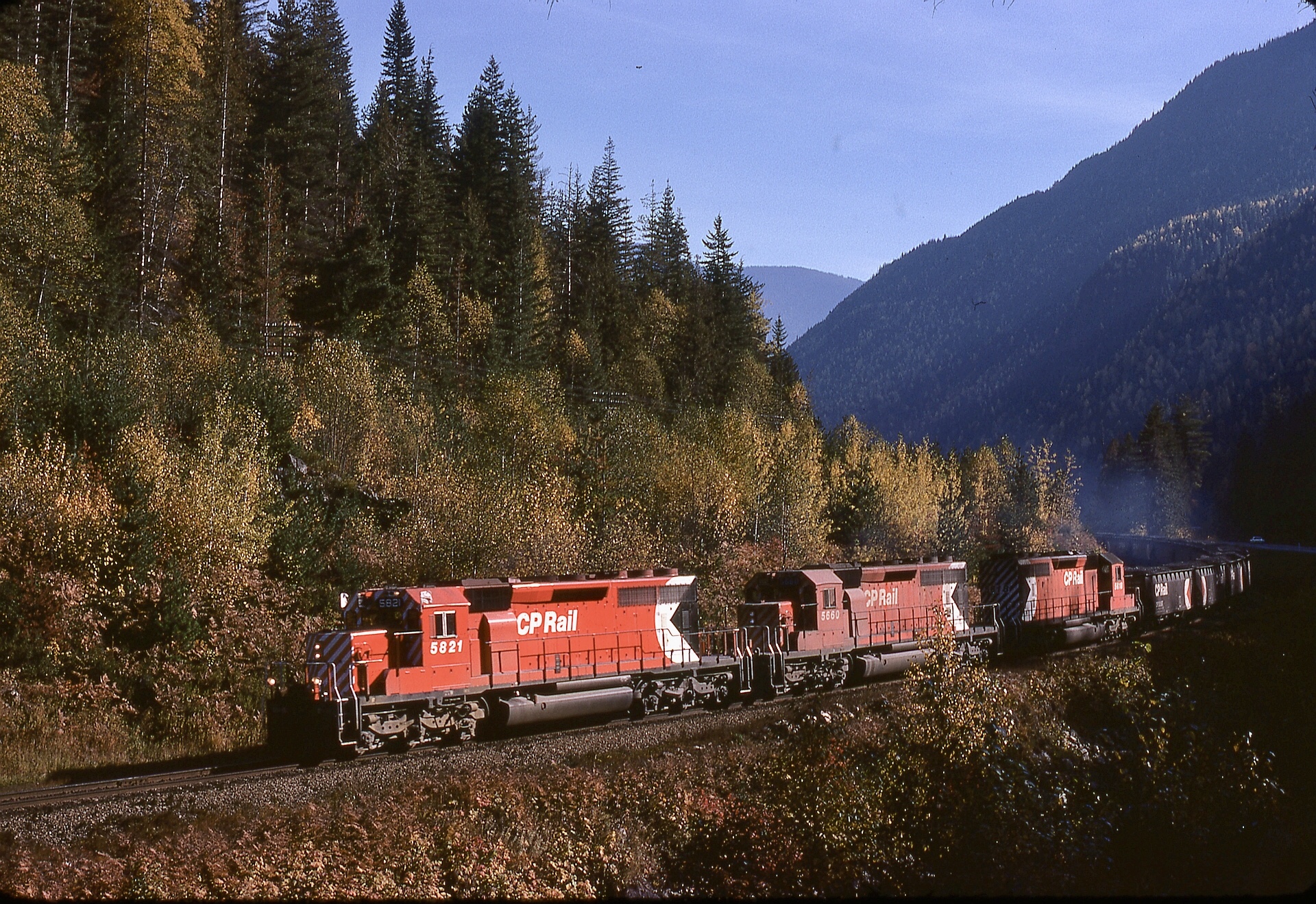 Railpictures.ca - Ken Perry Photo: West of Revelstoke by 21.6 miles and a bit over a mile east ...