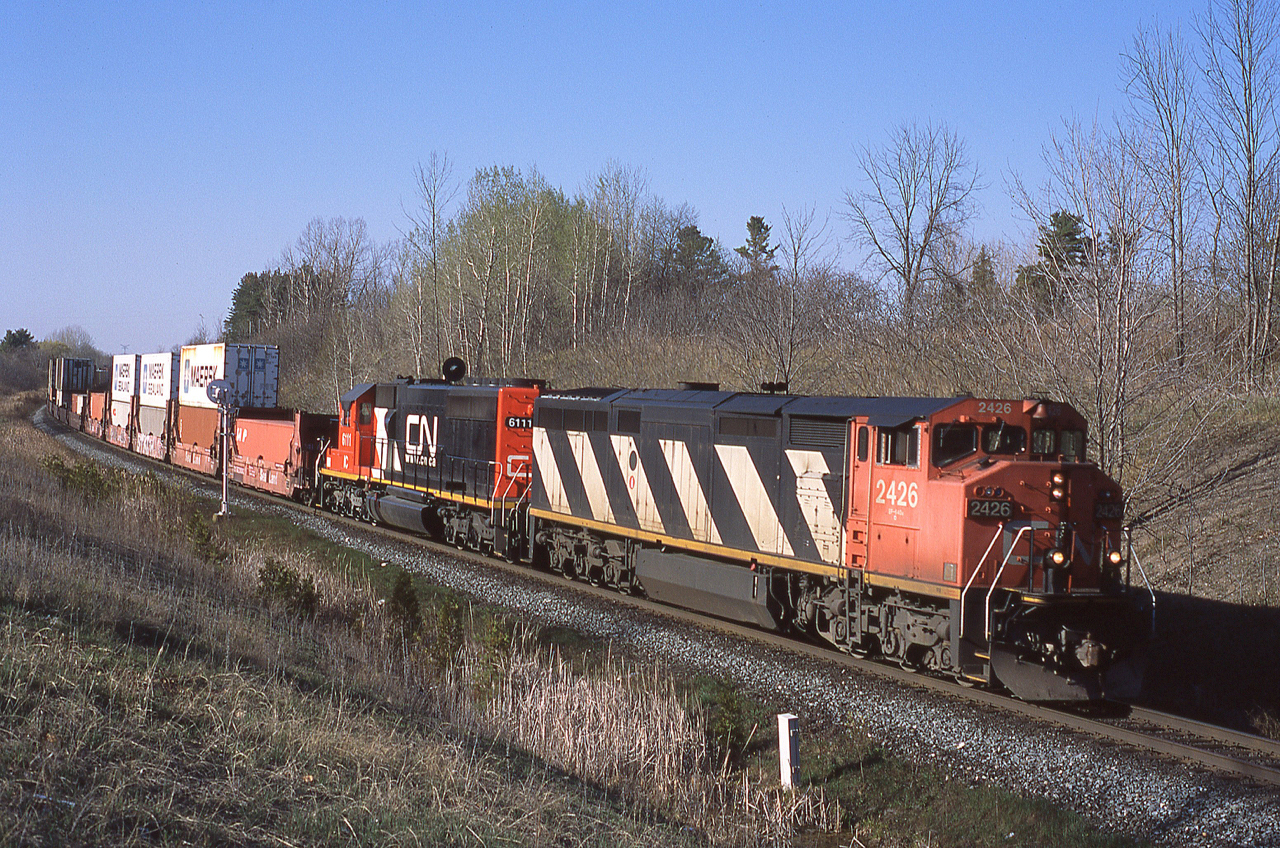 Railpictures.ca - Matt Watson Photo: It’s a perfect evening at mile 30 of Halton Sub as hotshot ...
