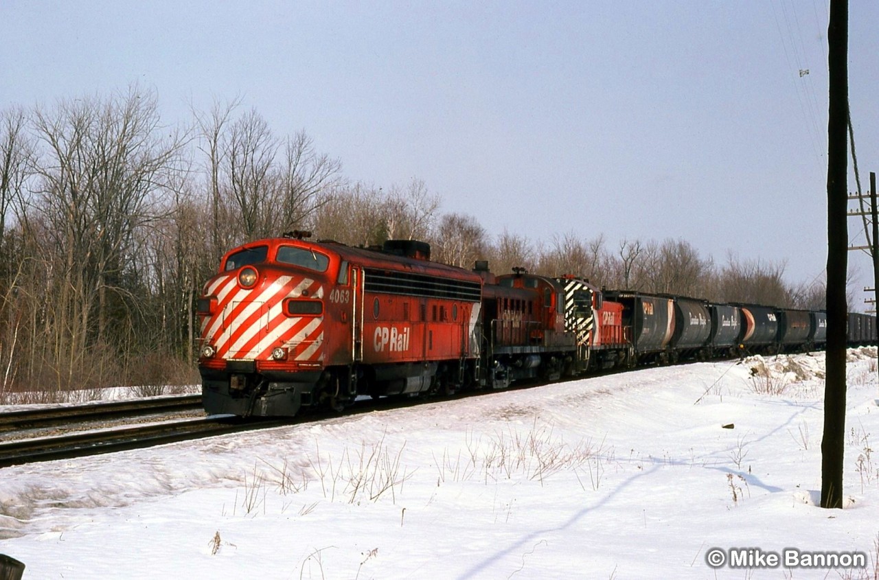 Railpictures.ca - Mike Bannon Photo: A southbound drag freight approaching the station with a ...