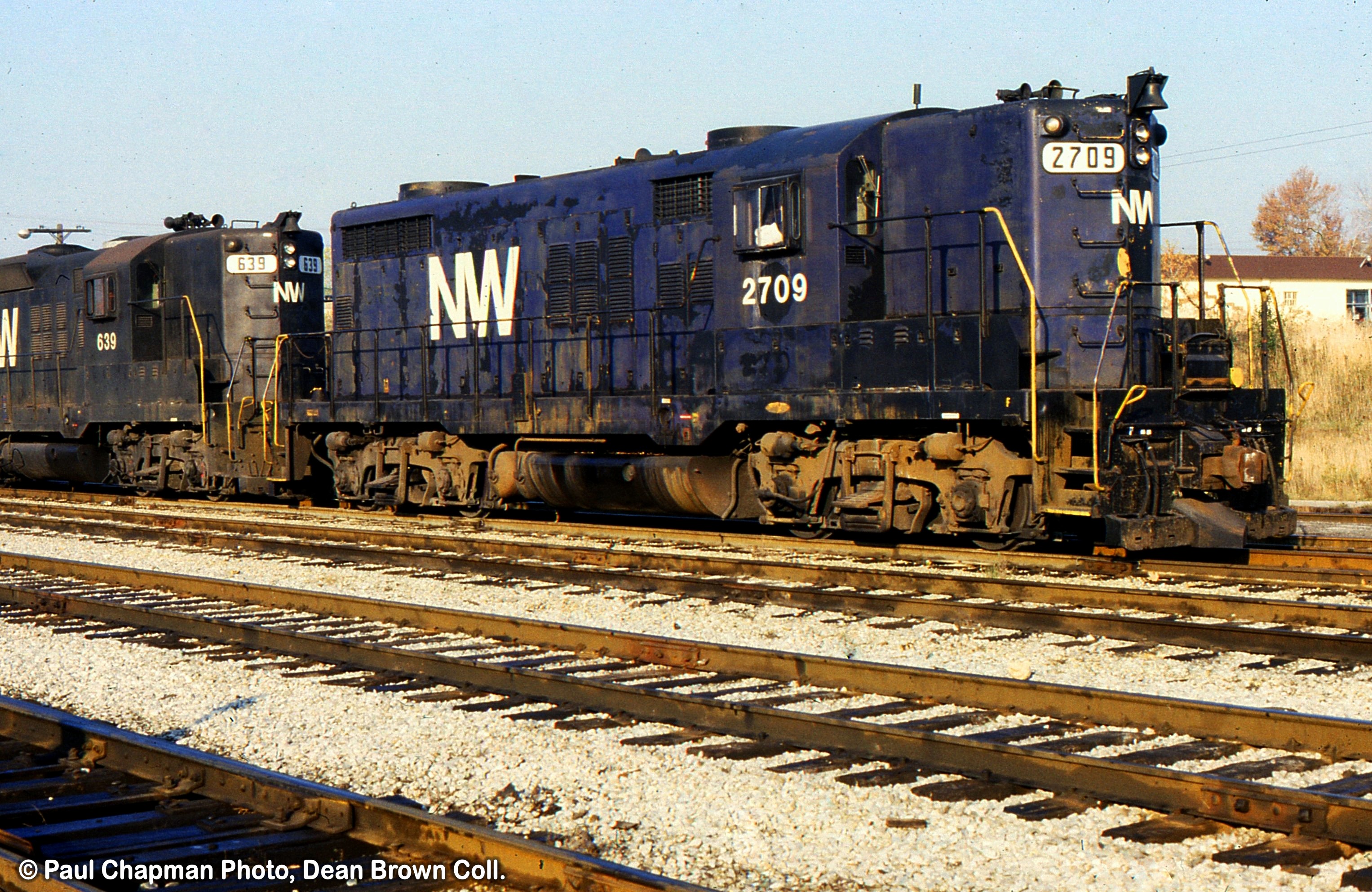 Railpictures.ca - Paul Chapman Photo, Dean Brown Coll. Photo: NW GP18 2709 and NW GP9 639 at ...