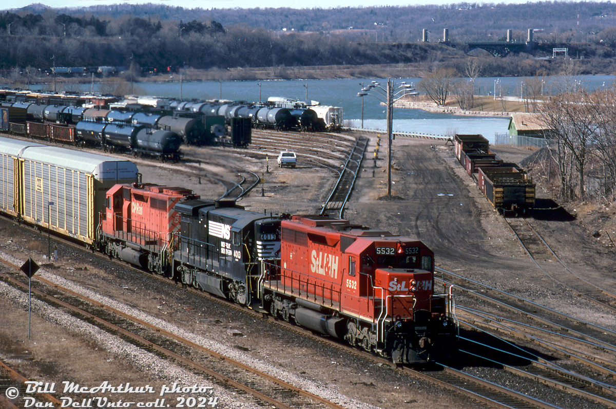 Railpictures.ca - Bill McArthur photo, Dan Dell'Unto coll. Photo: An NS train with CP power ...
