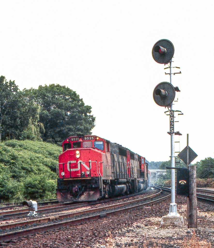 Railpictures.ca - Robert Farkas Photo: CN 9525 is westbound at Bayview Junction, Ontario on July ...