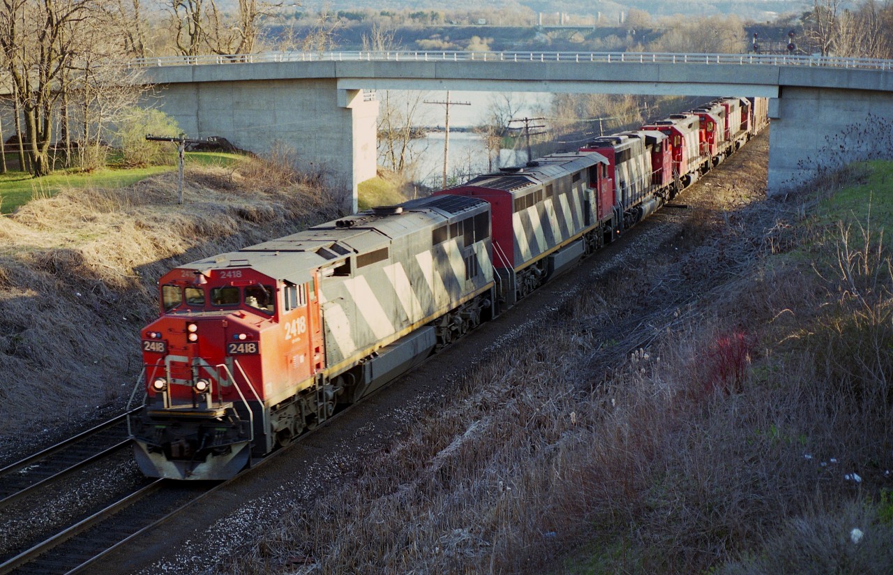 Railpictures.ca - A.W.Mooney Photo: Unfortunately almost too late in the day for this one, but ...