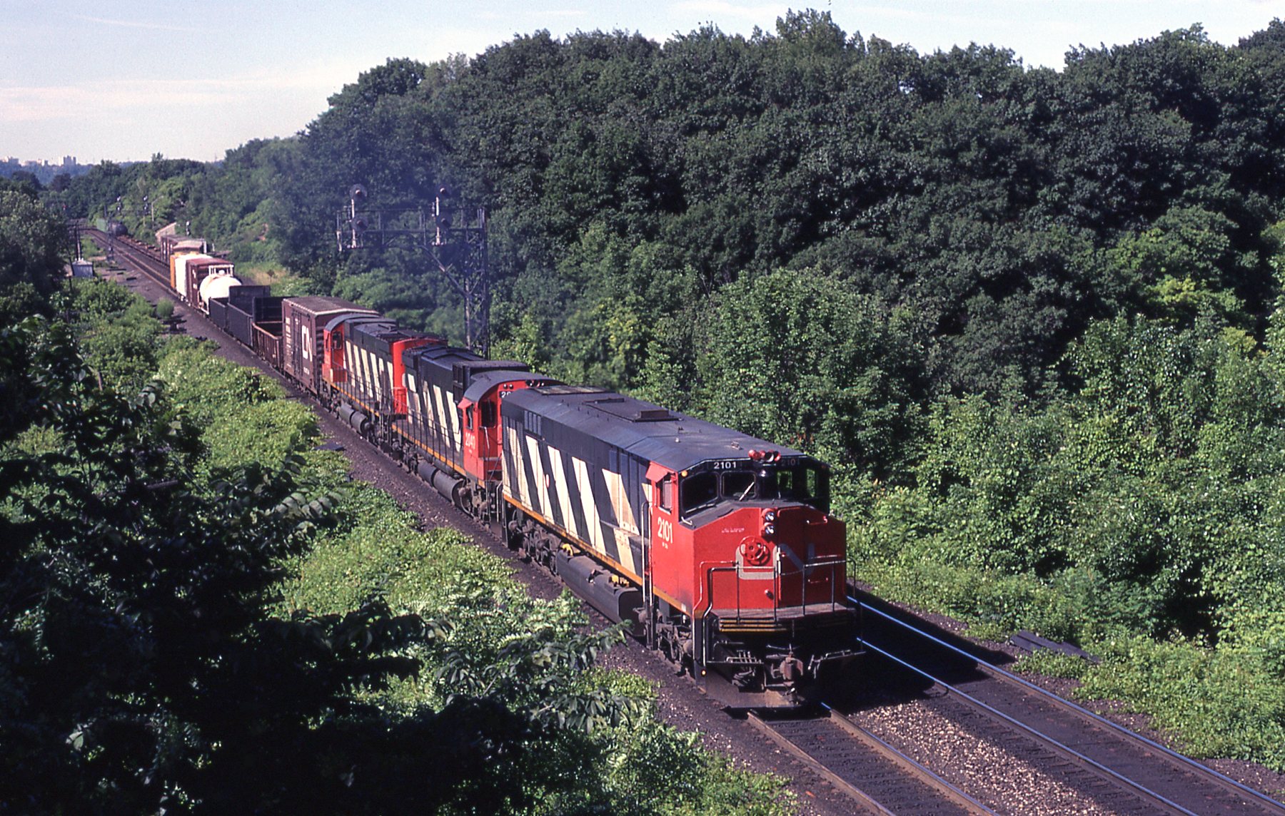 Railpictures.ca - Mike Bannon Photo: CN HR616 and MLW sisters leading an eastbound thru Bayview ...