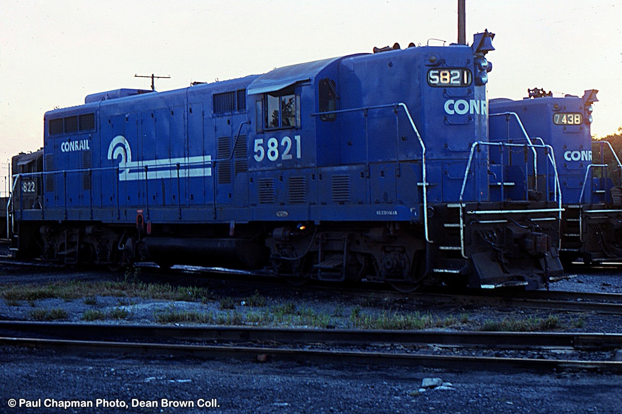 Railpictures.ca - Paul Chapman Photo, Dean Brown Coll. Photo: CR GP7 5821 at Montrose Yard ...
