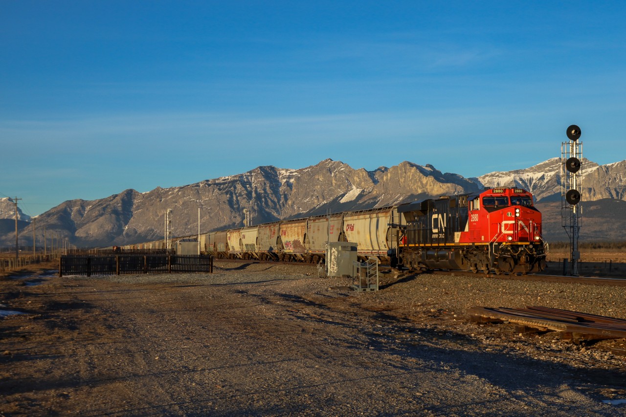 Railpictures.ca - Rob Eull Photo: At a classic Canadian Pacific location, CN 2880 east blasts ...
