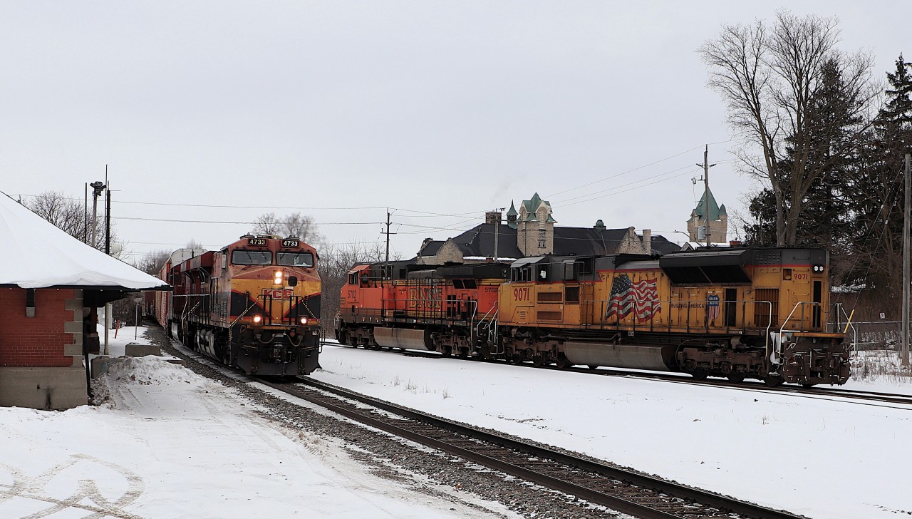 Railpictures.ca - Bill Purdy Photo: After waiting a while for H72 to clear and BNSF 5702 with UP ...