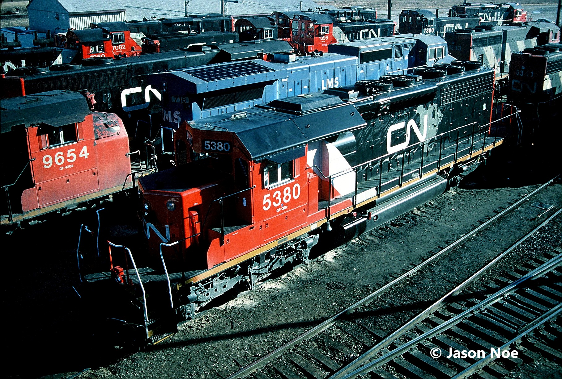 Railpictures.ca - Jason Noe Photo: CN SD40-2 5380 is seen on Christmas Day 1994 at MacMillan ...