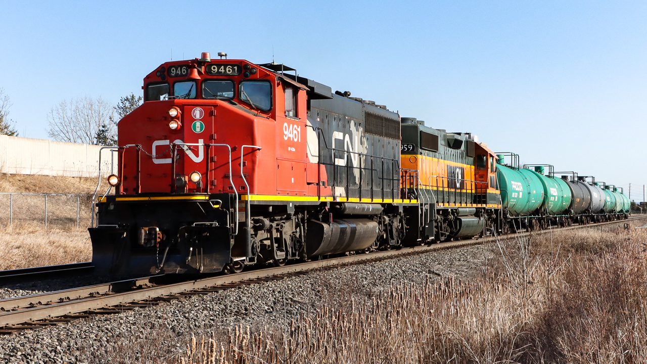 Railpictures.ca - Terry O'Shell Photo: L551 is on the move eastward after waiting for another ...