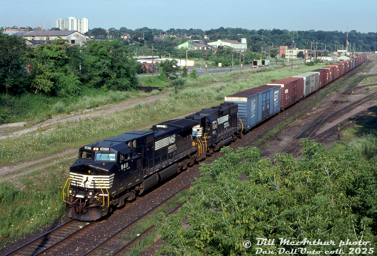 Railpictures.ca - Bill McArthur photo, Dan Dell'Unto coll. Photo: NS C44-9W 9411 and GP38AC 4121 ...