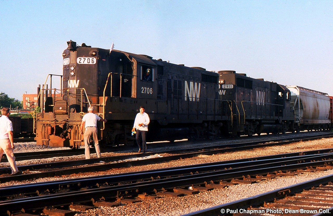 Railpictures.ca - Paul Chapman Photo, Dean Brown Coll. Photo: NW GP18 2706 and NW GP35 2911 ...