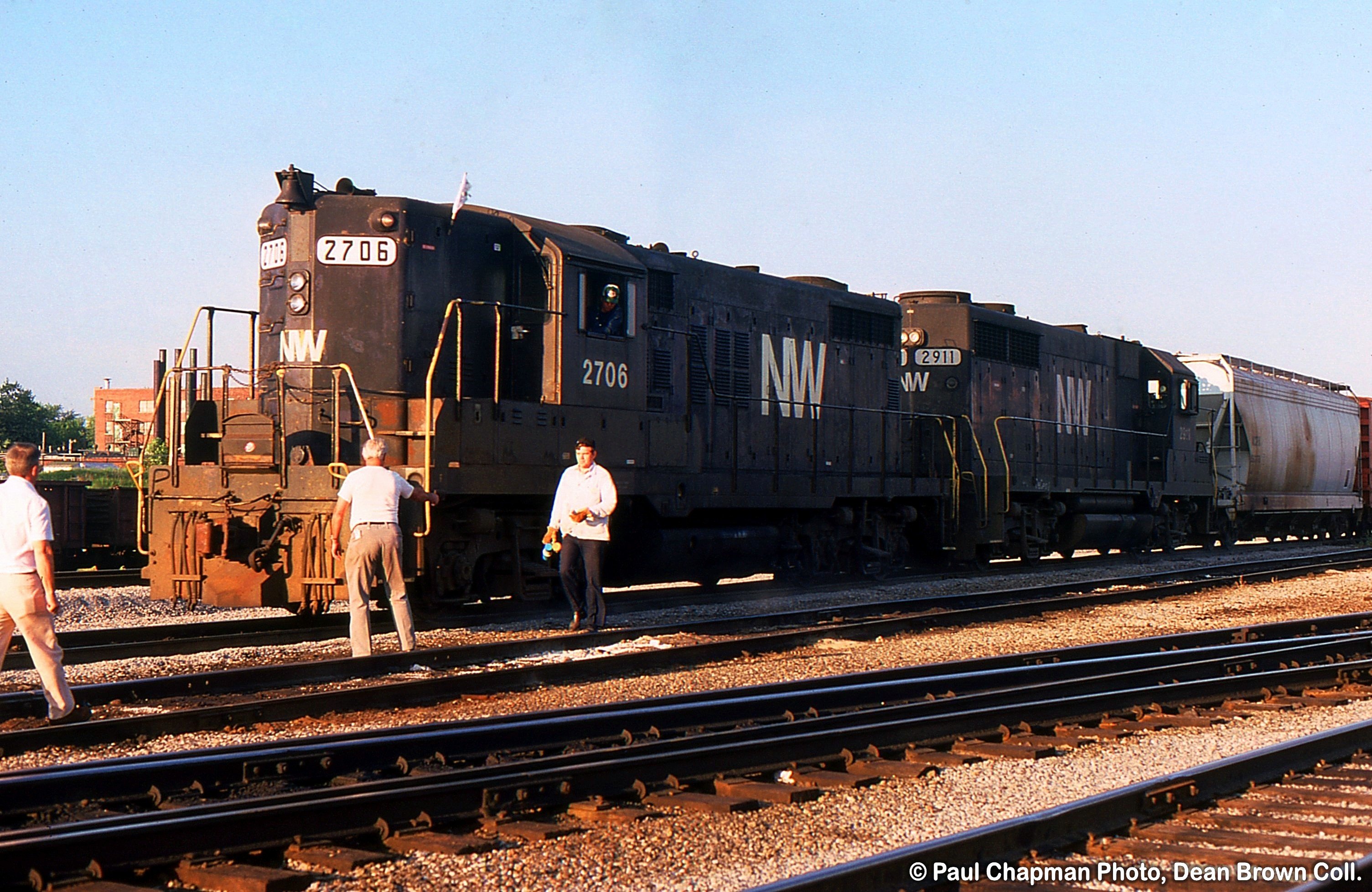 Railpictures.ca - Paul Chapman Photo, Dean Brown Coll. Photo: NW GP18 2706 and NW GP35 2911 ...