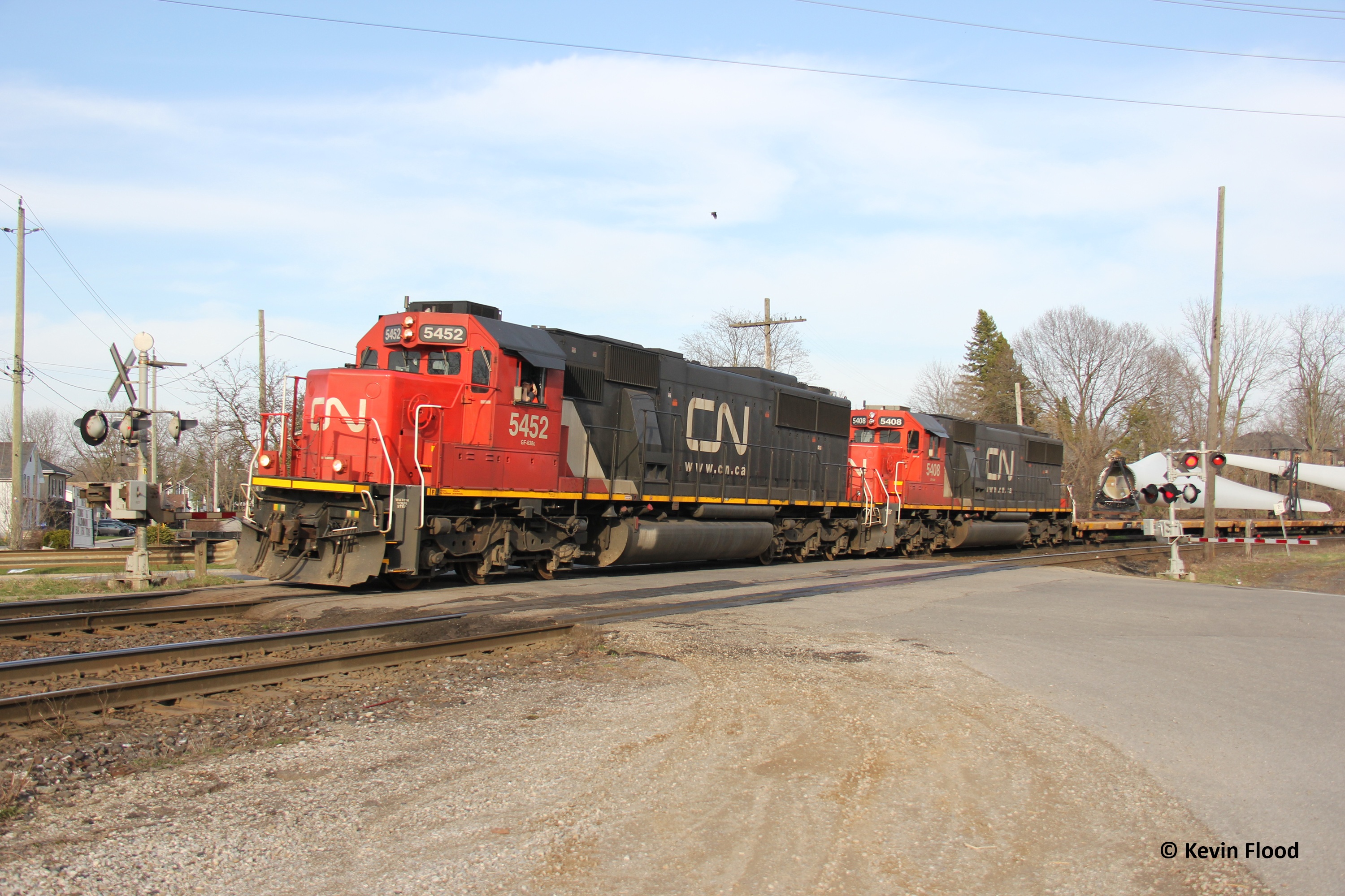 Railpictures.ca - Kevin Flood Photo: A westbound loaded windmill blades train (possibly an CN ...