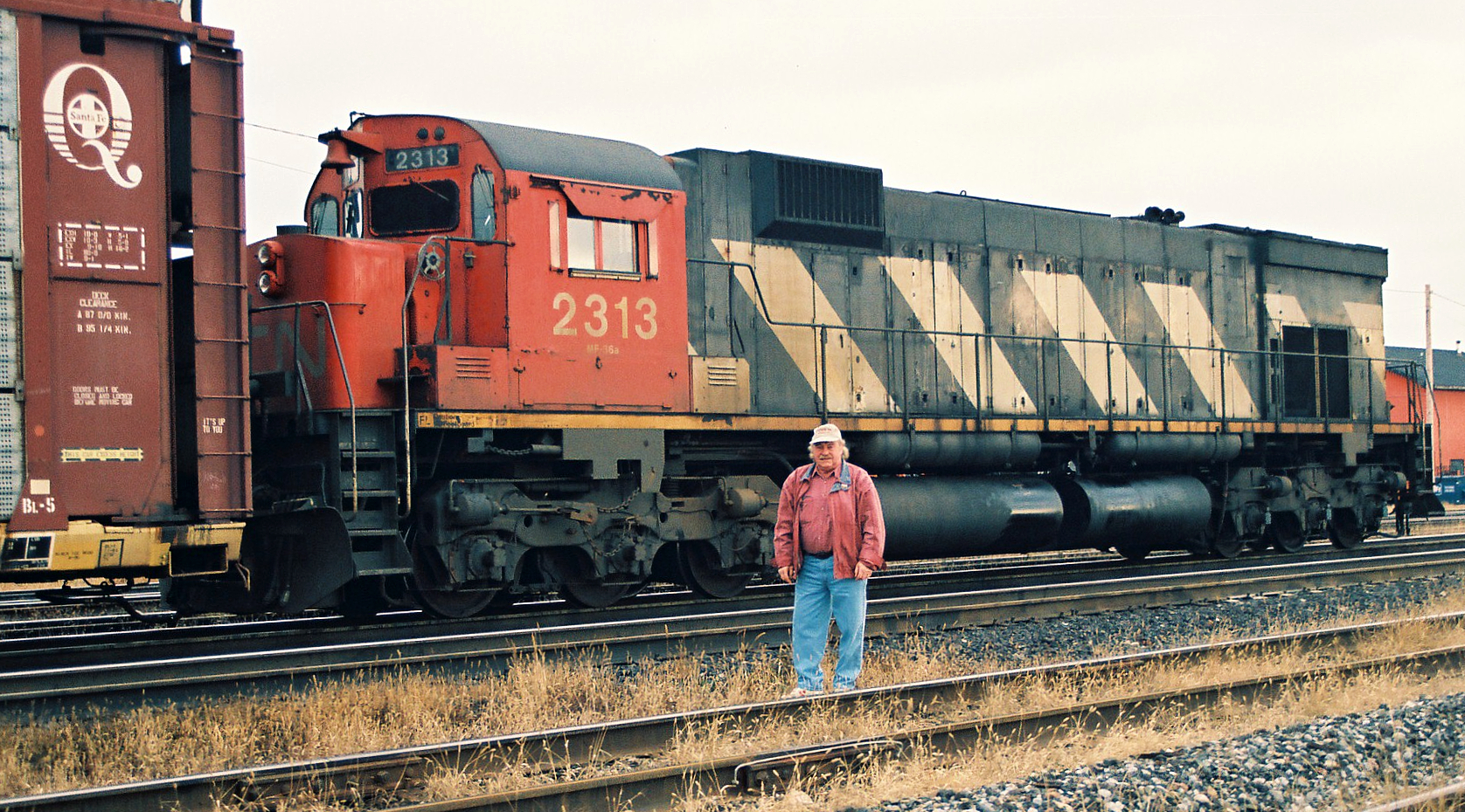 Railpictures.ca - Jason Noe Photo: Carl Noe poses by the last active CN M636 we would ever ...