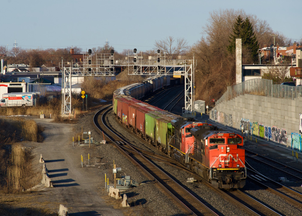 Railpictures.ca - Michael Berry Photo: CN 8925 & CN 8877 lead a 158-car CN 322 during some nice ...