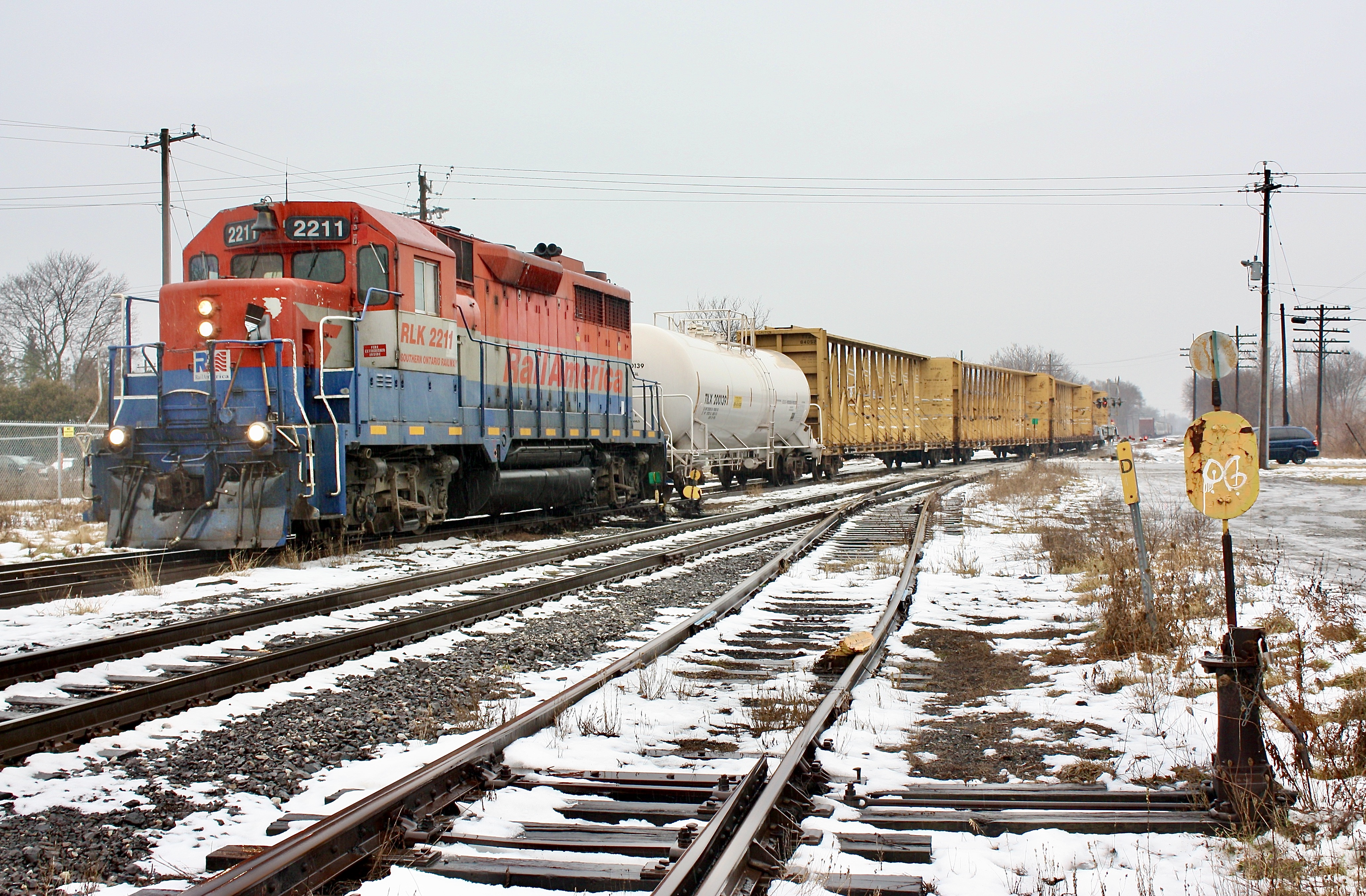Railpictures.ca - Marcus W Stevens Photo: The GP35 was one of those stepping stone locomotives ...