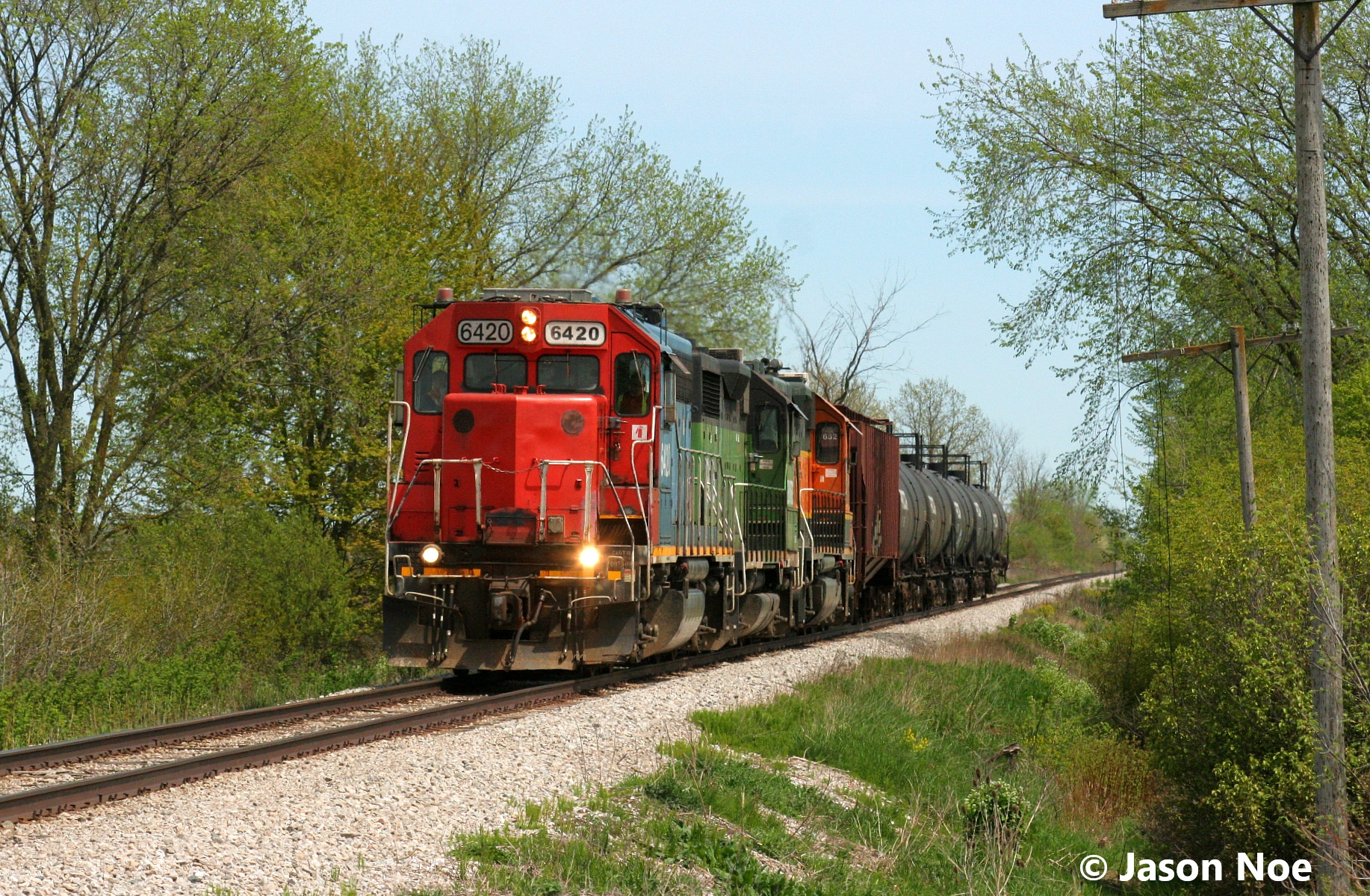 Railpictures.ca - Jason Noe Photo: Spring has sprung as CN L568 rolls westbound, approaching ...