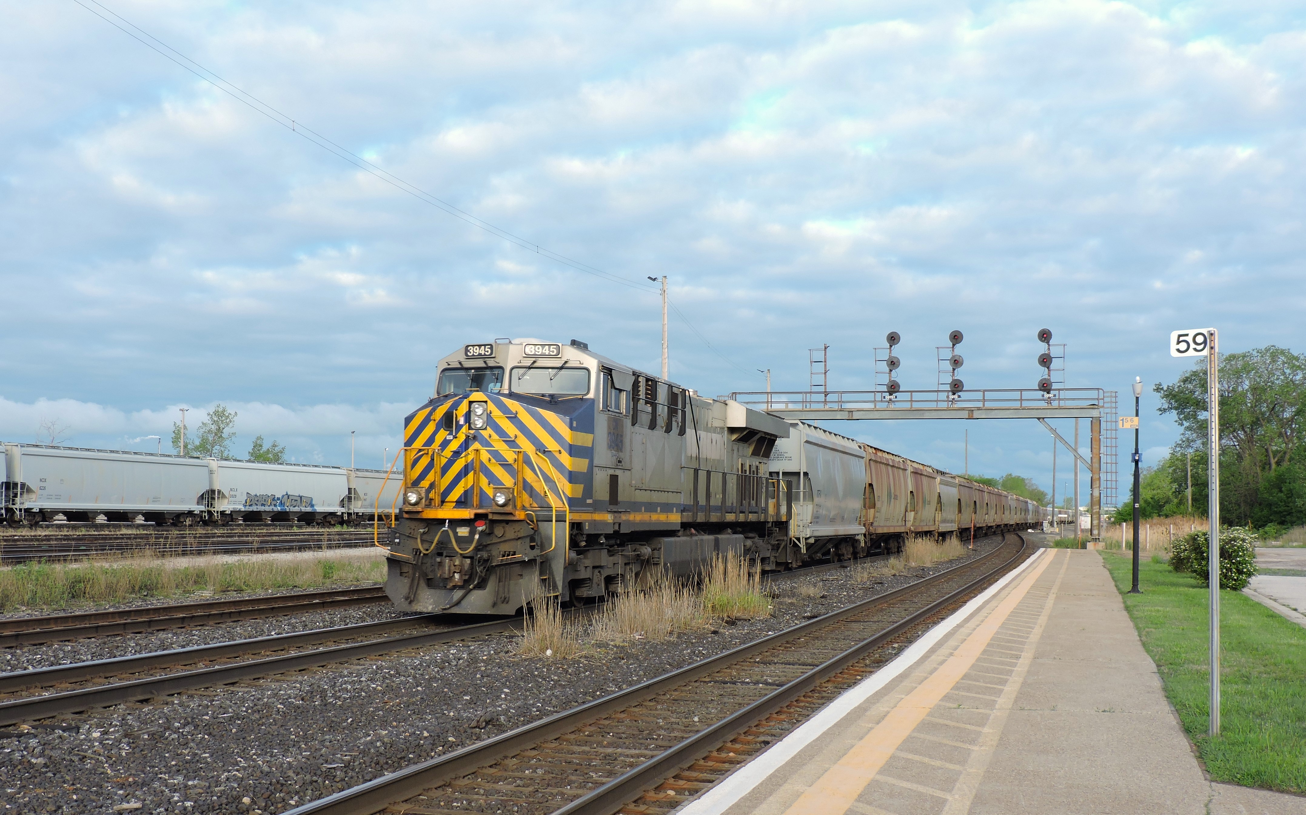 Railpictures.ca - Shaun Hinz Photo: Are you pushing or are you pulling? In this case this is the ...