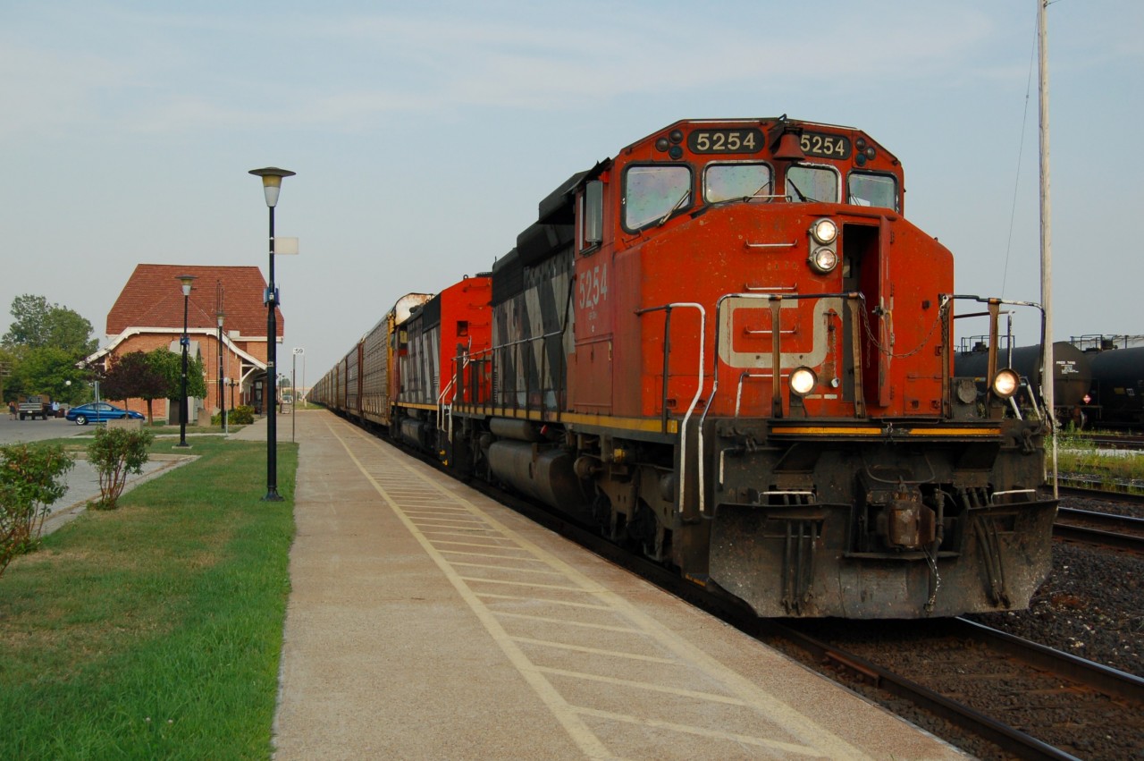 Railpictures.ca - Shaun Hinz Photo: A pair of zebras in the summer heat, CN 5254 has a westbound ...