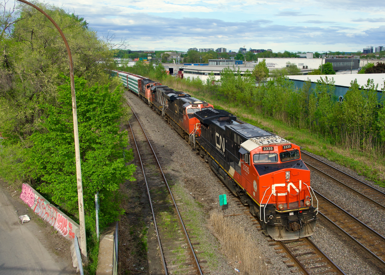 Railpictures.ca - Michael Berry Photo: A rebuilt GE leads CN 401 west on the Freight Track of ...