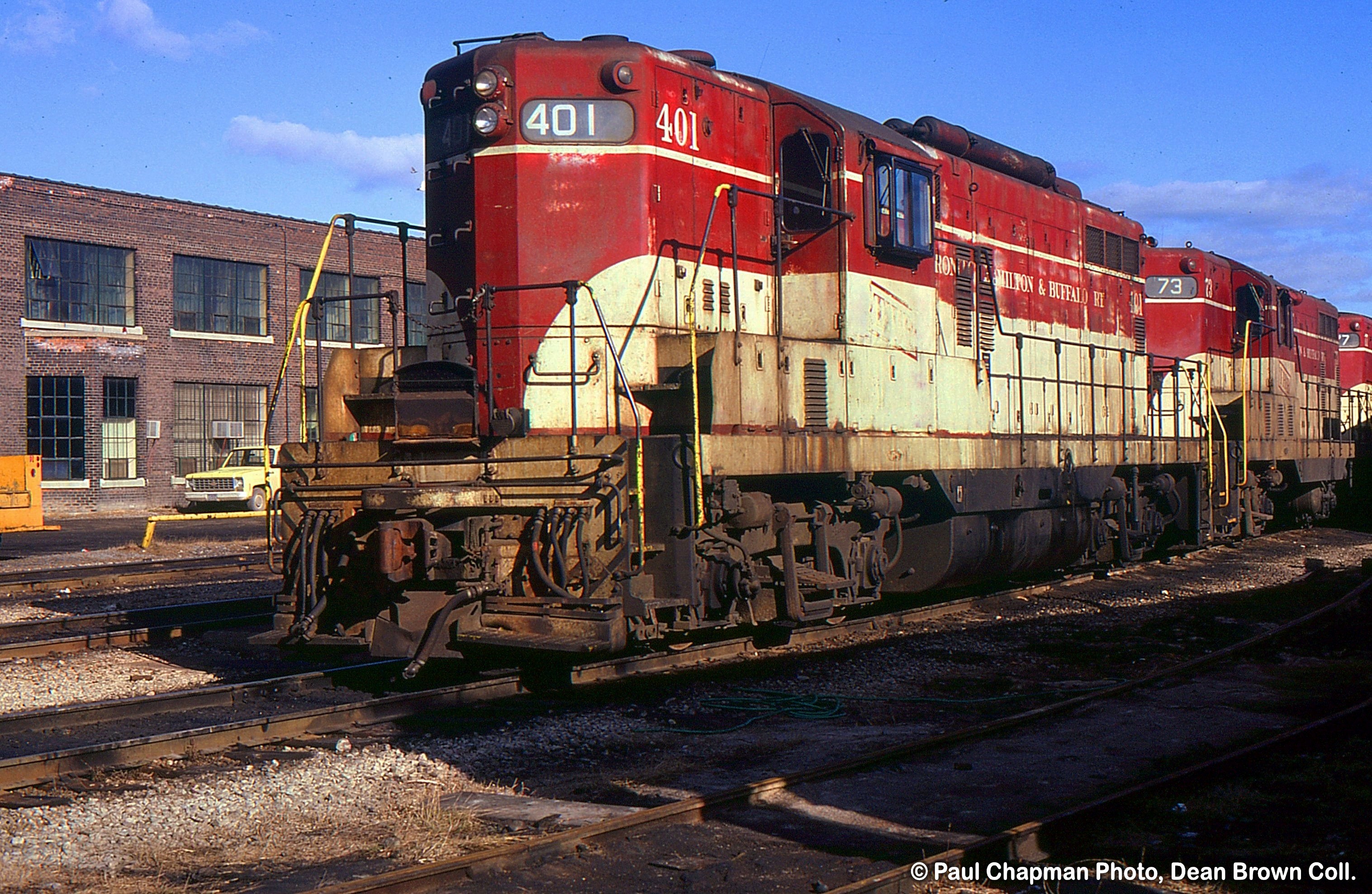 Railpictures.ca - Paul Chapman Photo, Dean Brown Coll. Photo: TH&B GP9 401 at Aberdeen Yard ...