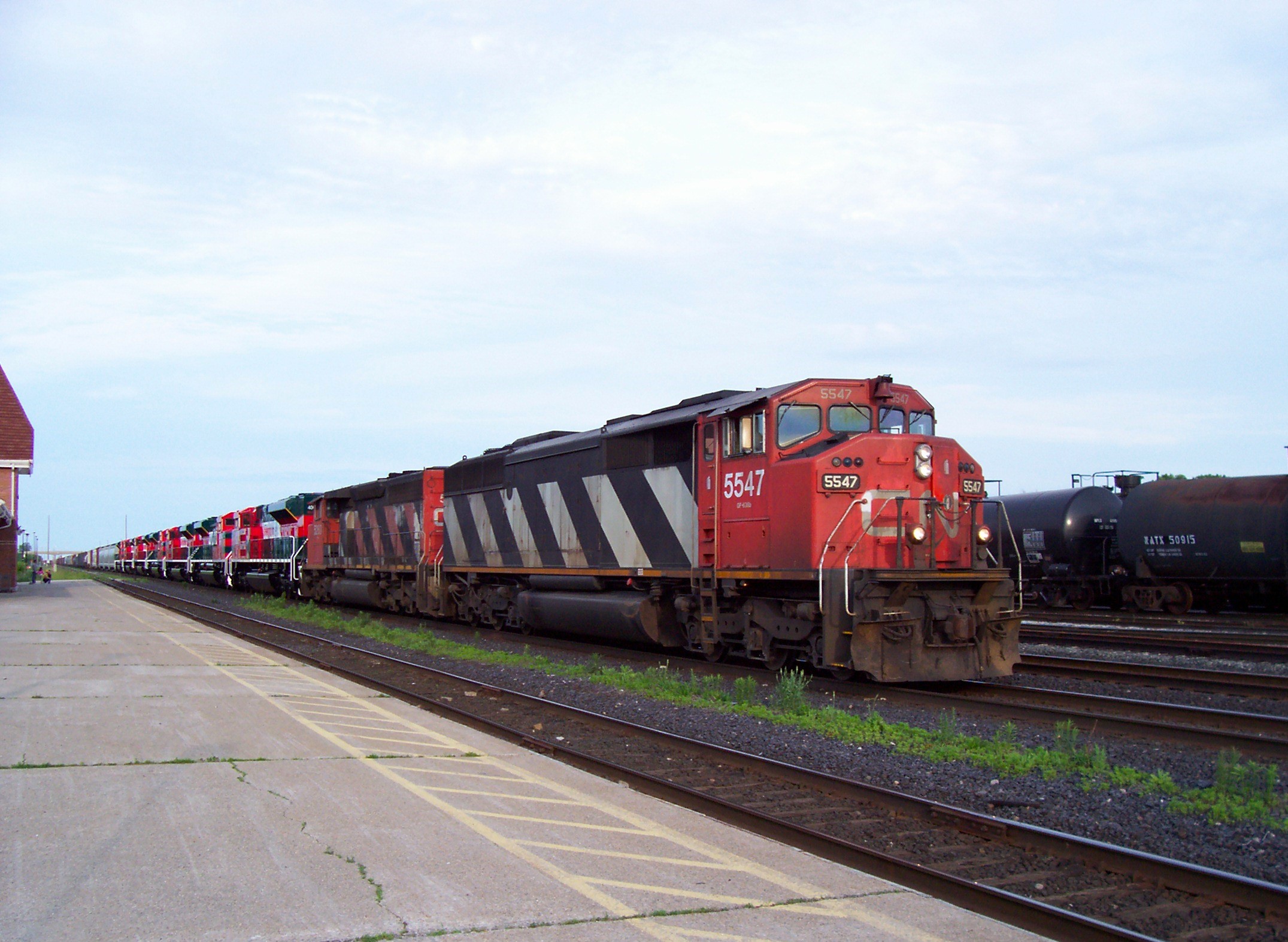 Railpictures.ca - Shaun Hinz Photo: Westbound CN freight at Sarnia with new SD70ACe locomotives ...