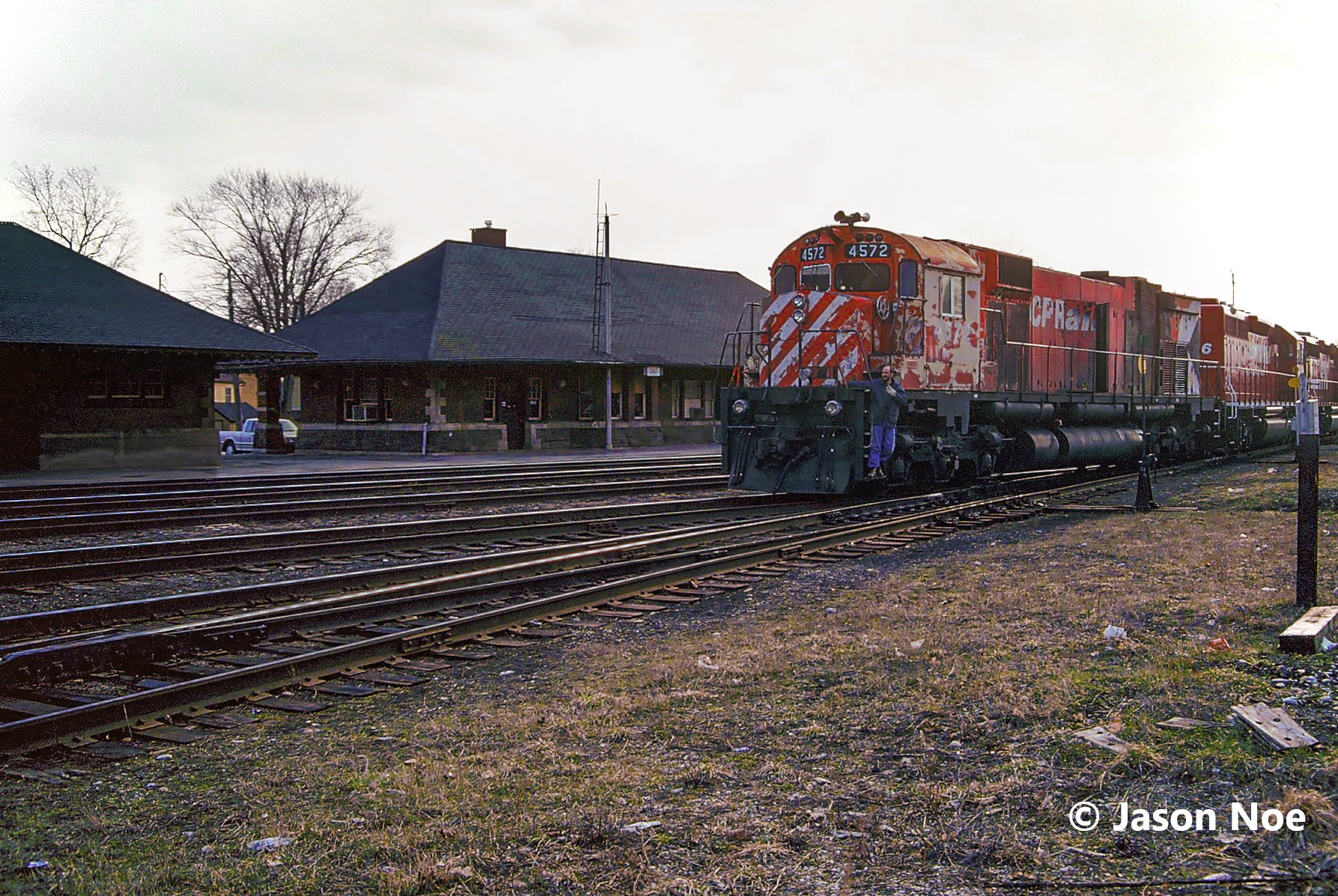 Railpictures.ca - Jason Noe Photo: CP train 515 with SOO Line SD40-2 6617, SD40-2 5776 and M-630 ...