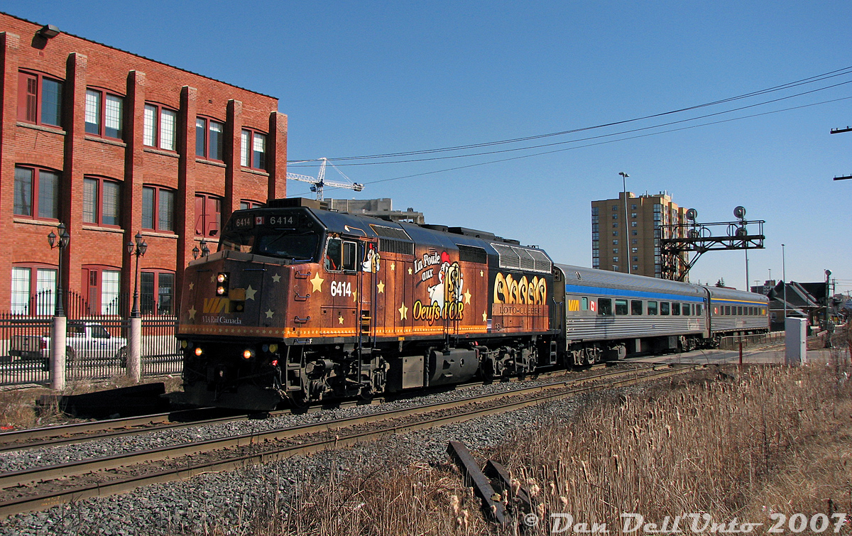 Railpictures.ca - Dan Dell'Unto Photo: The Turd on 85: a classic consist for many years, VIA ...