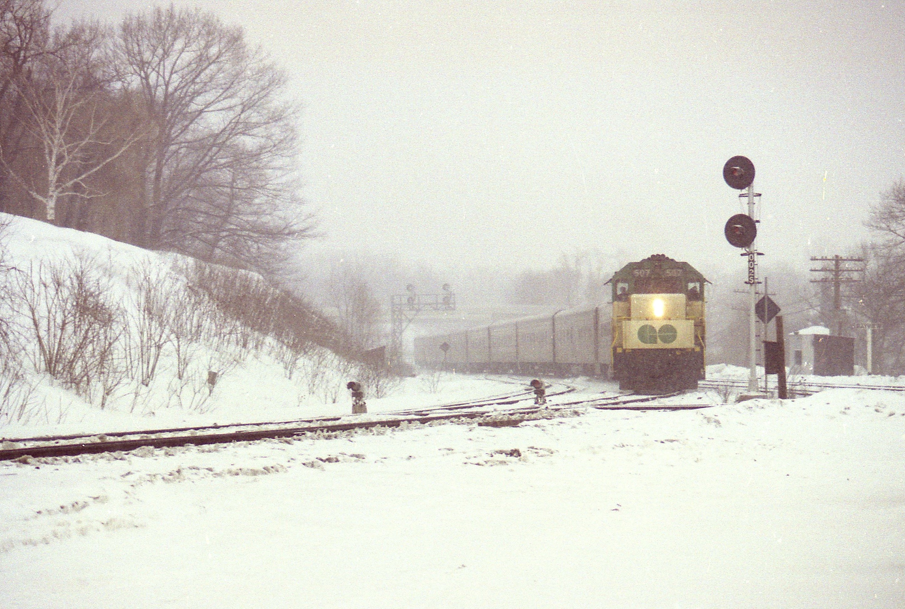Railpictures.ca - A.W.Mooney Photo: Think cool !!! This is an early February image of GO (GP40TC ...