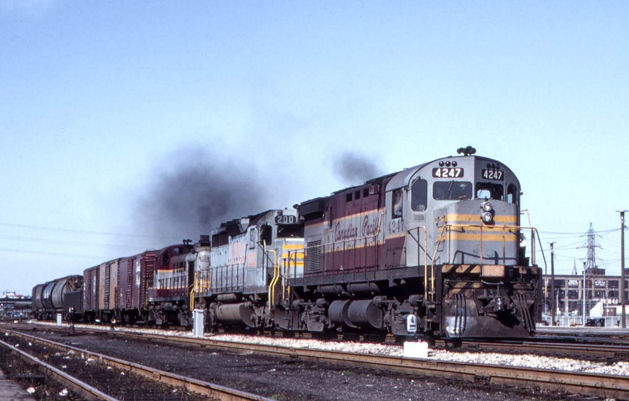 Railpictures.ca - Robert Farkas Photo: An unknown photographer caught CP 4247 near Toronto Union ...