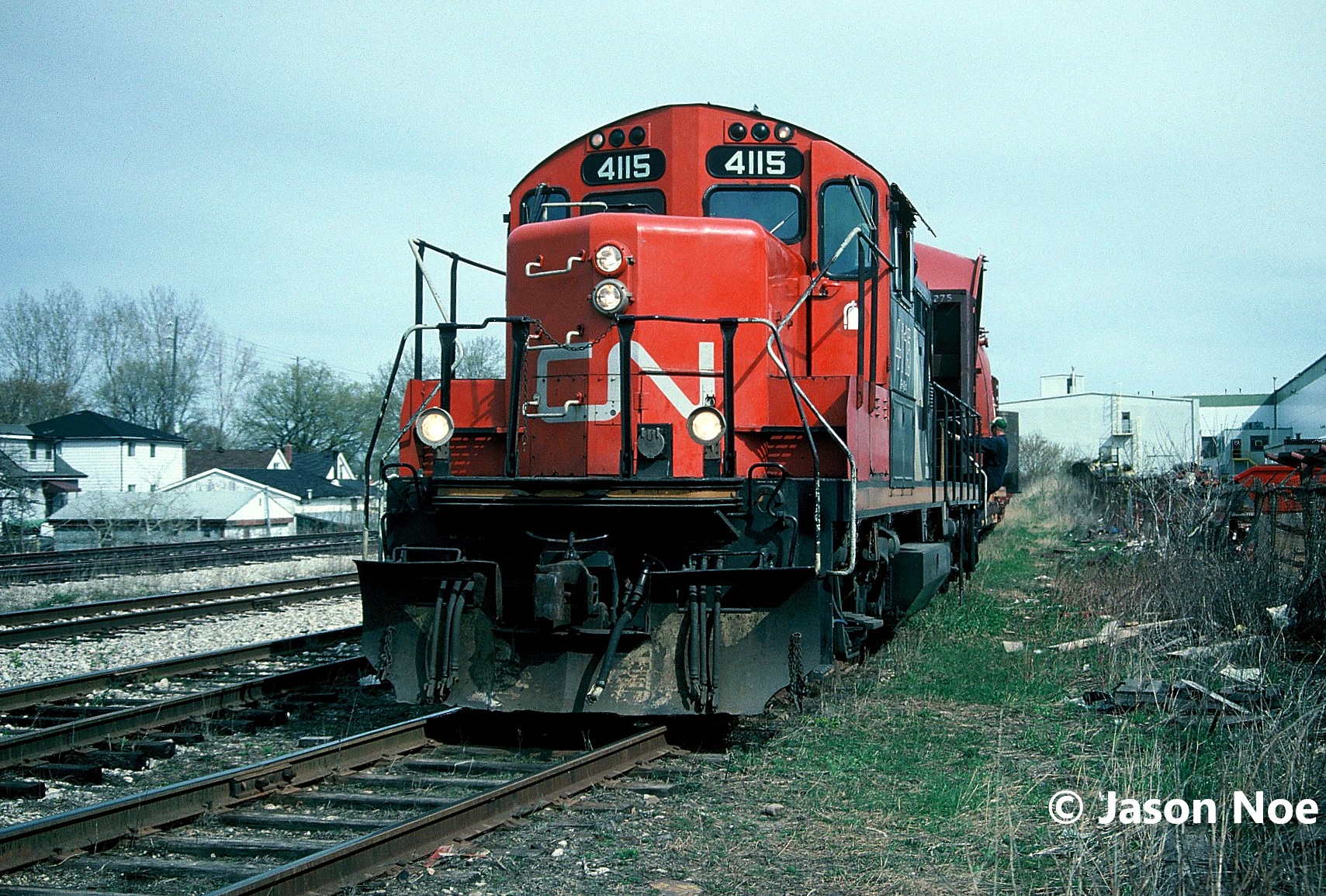 Railpictures.ca - Jason Noe Photo: CN train 580 with GP9RM 4115 is viewed lifting a loaded ...