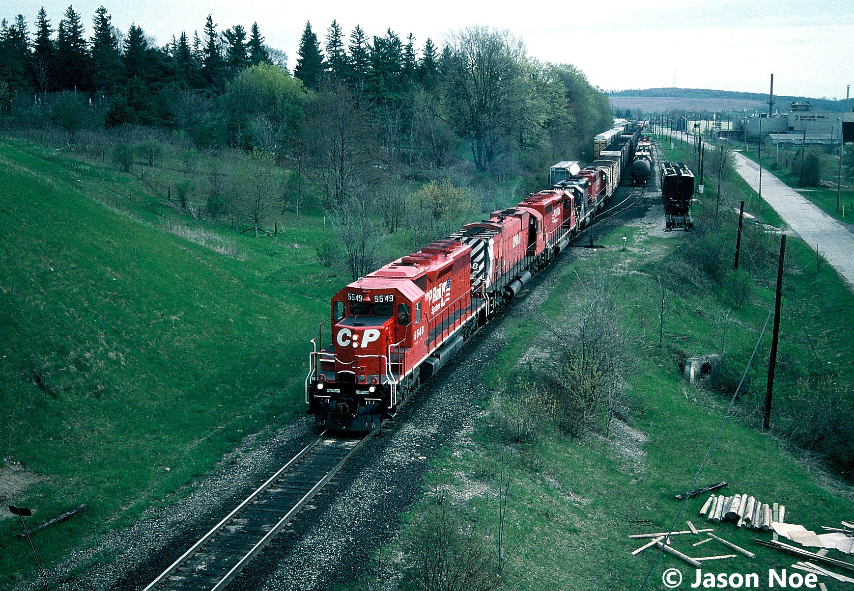 Railpictures.ca - Jason Noe Photo: CP train 510 is departing Woodstock, Ontario after lifting 14 ...