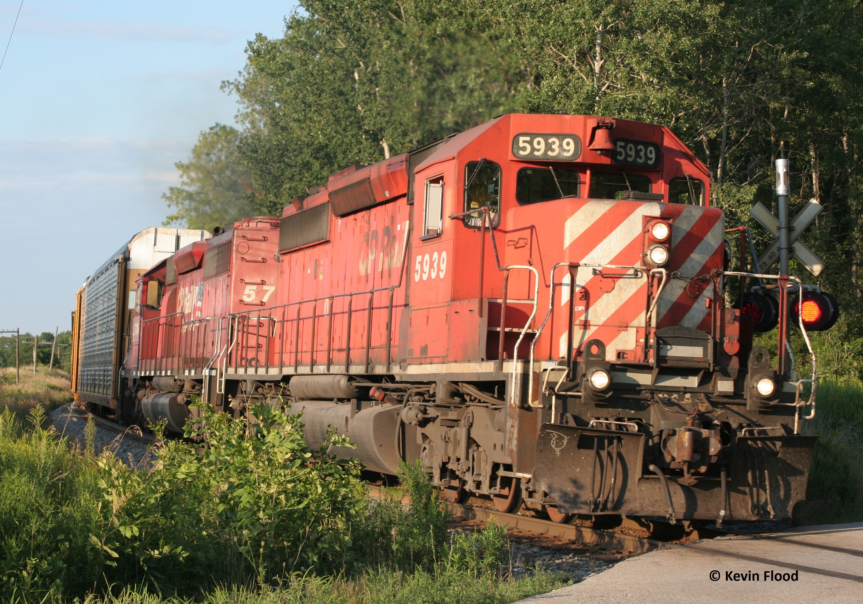 Railpictures.ca - Kevin Flood Photo: A westbound autorack train (possibly the London Pick-up ...