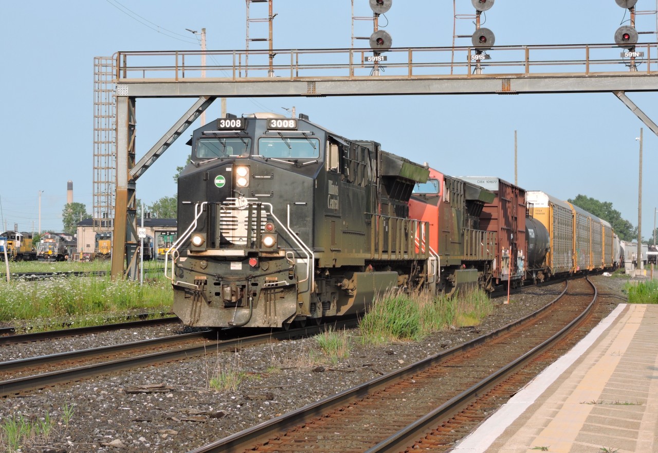 Railpictures.ca - Shaun Hinz Photo: CN train 492 eastbound at Sarnia about to finish its run ...